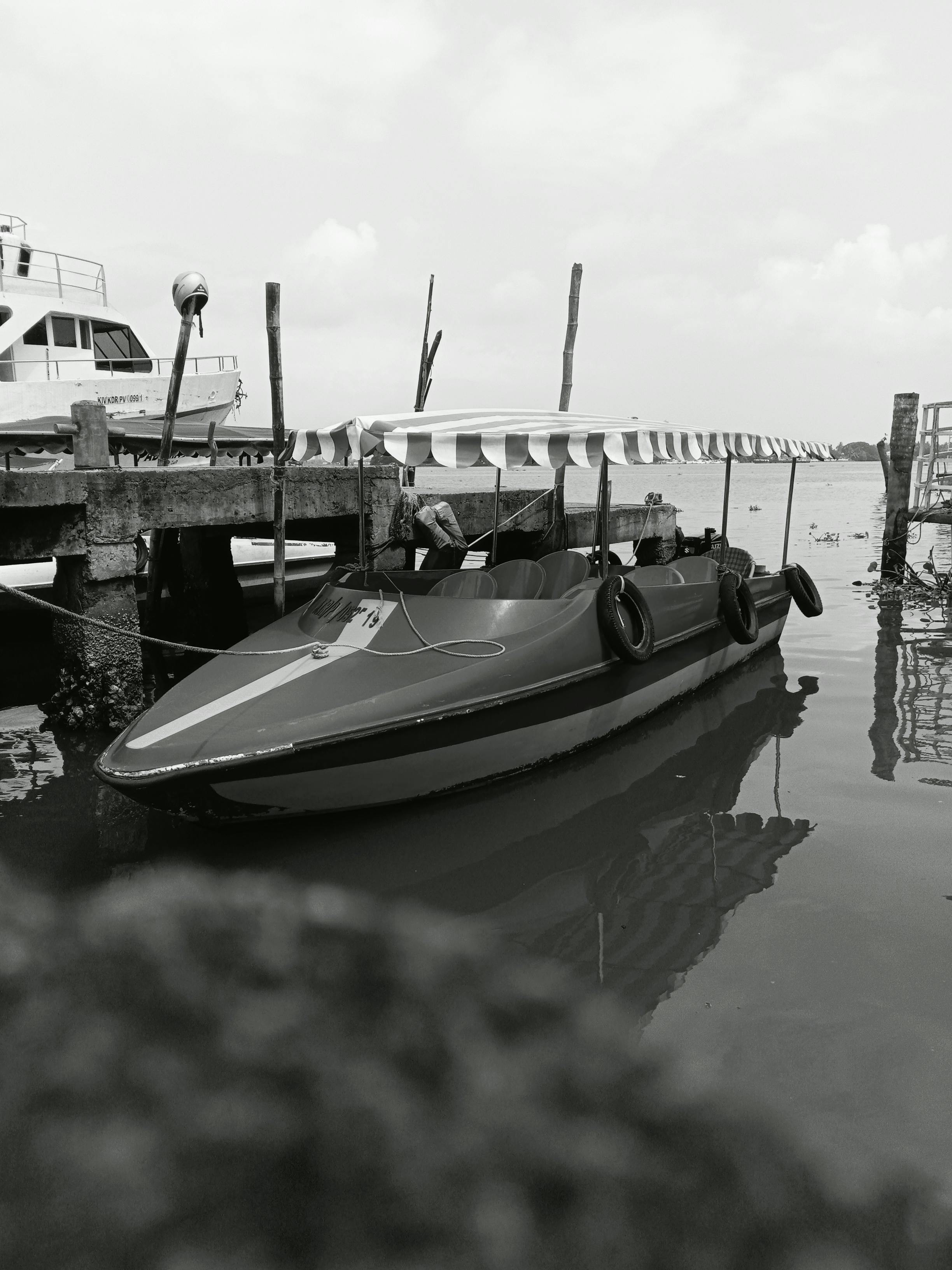 Motorboat Splashing and Making Wake in Sea · Free Stock Photo