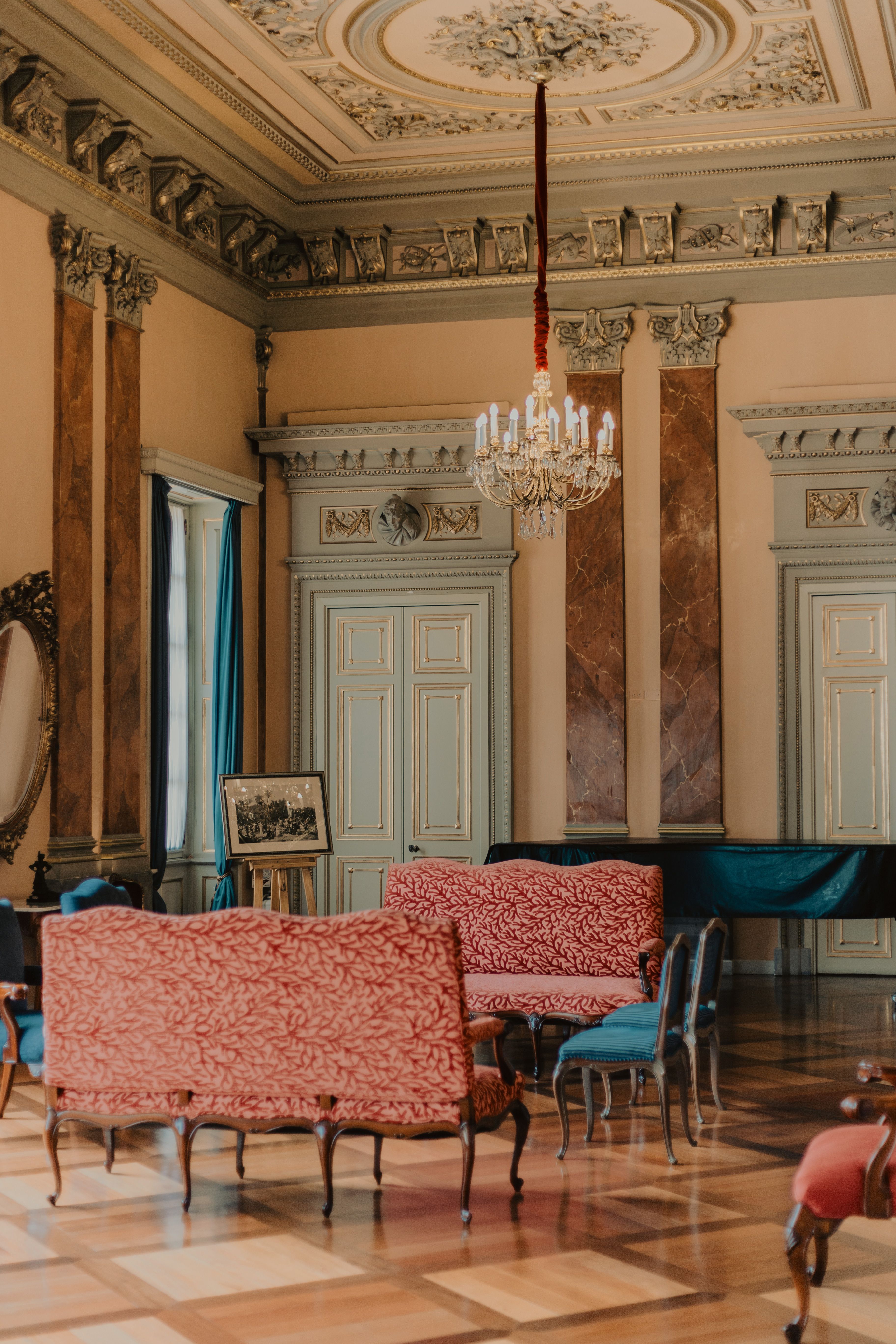 Sofas in Luxurious Mansion · Free Stock Photo