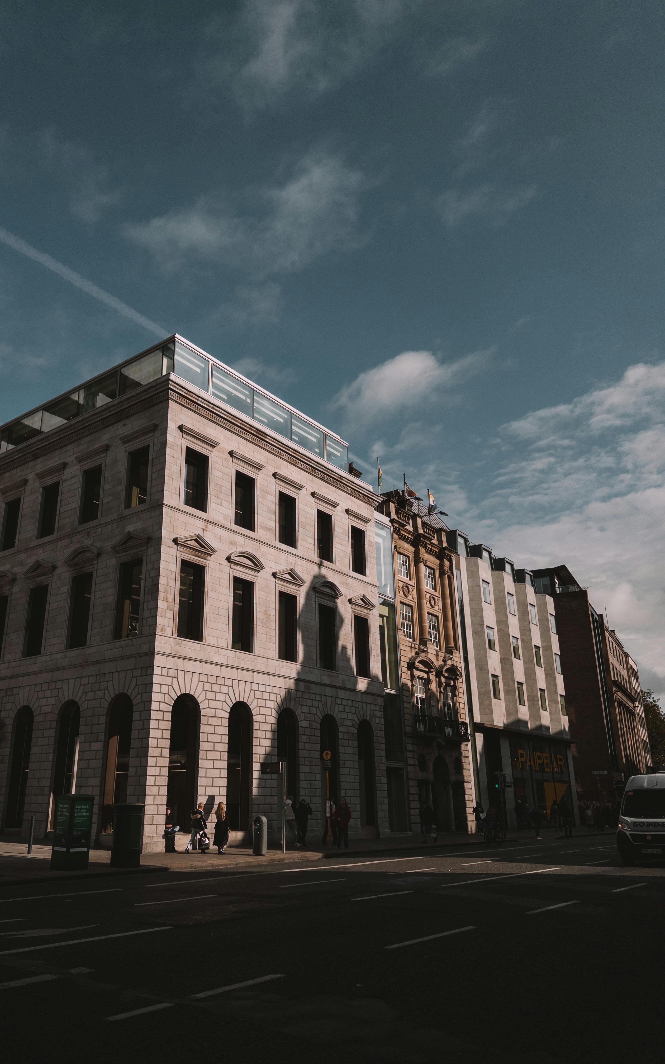 Car and Buildings in Alley · Free Stock Photo