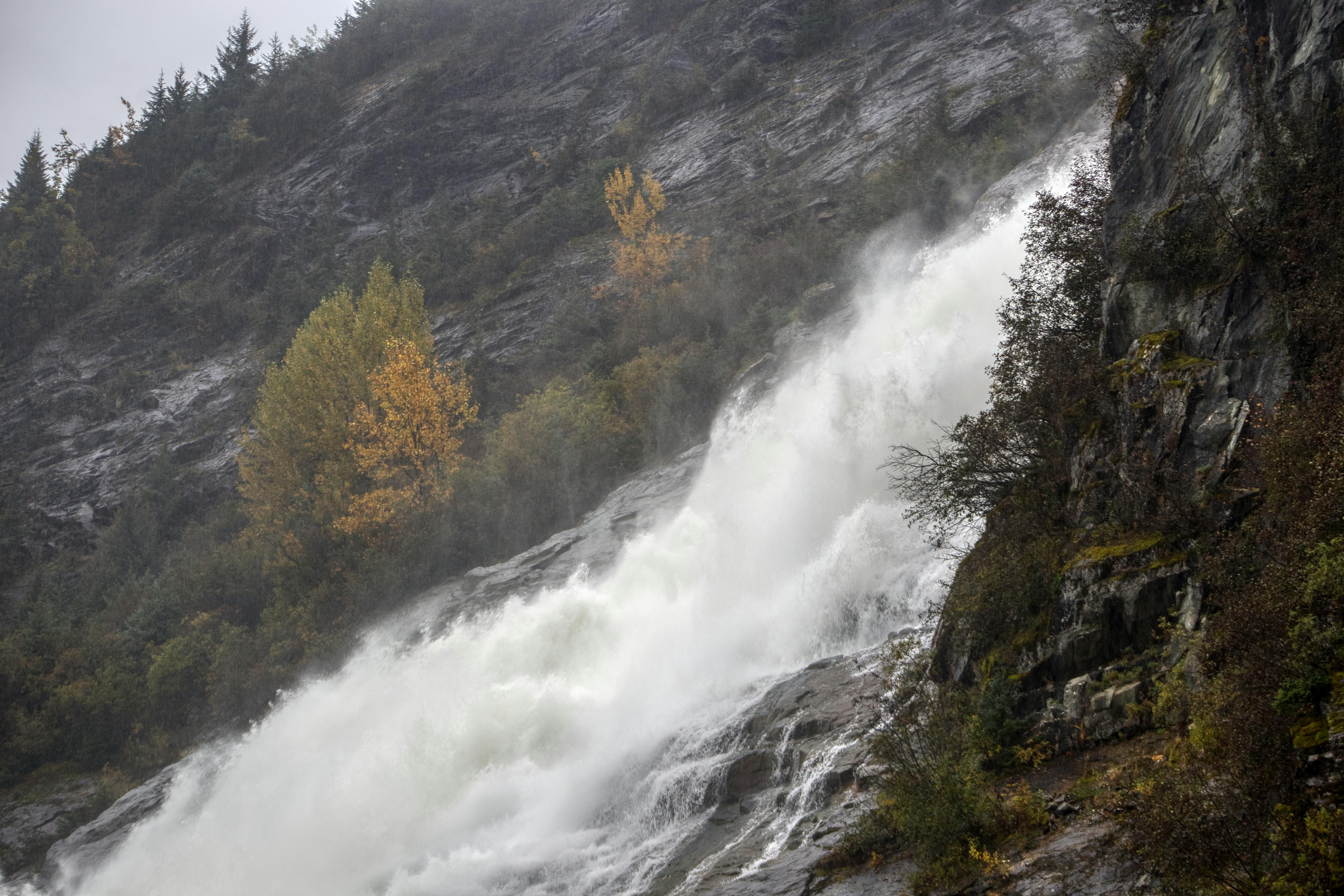 Waterfall on Rocky Mountain · Free Stock Photo