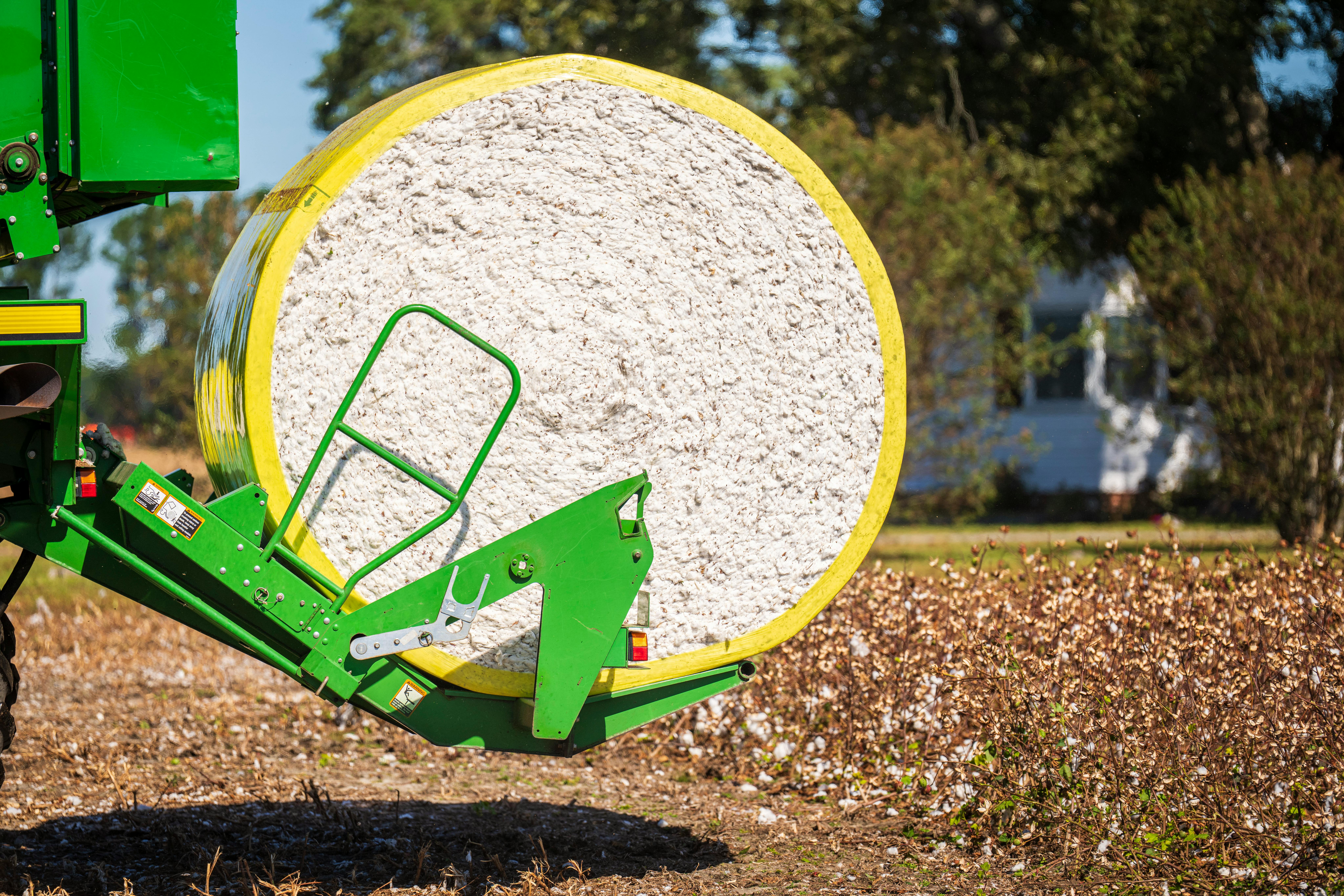 Close-up of Machinery on a Farm Wrapping Bales · Free Stock Photo