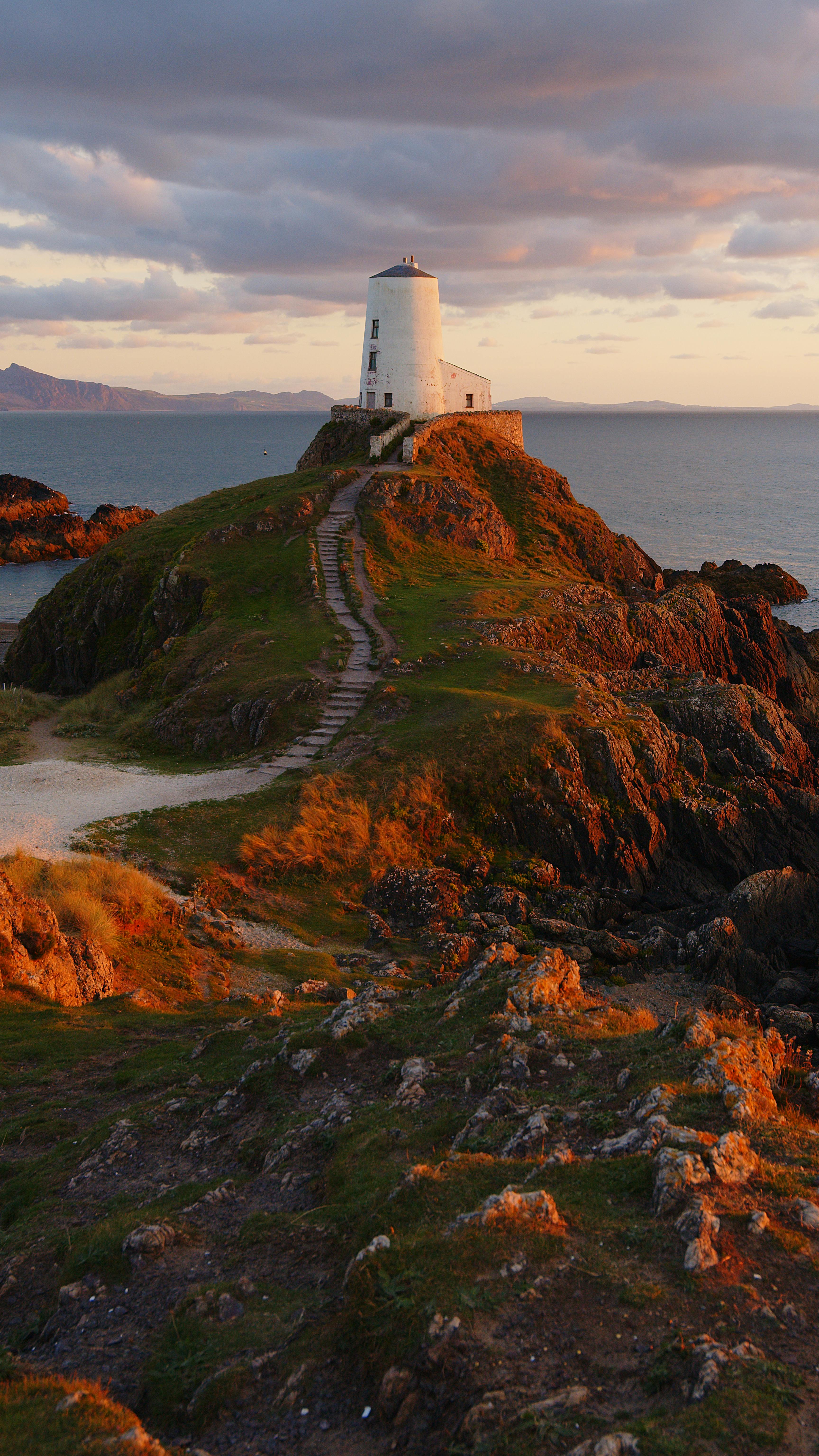 Twr Mawr Lighthouse on Ynys Llanddwyn at Sunset · Free Stock Photo