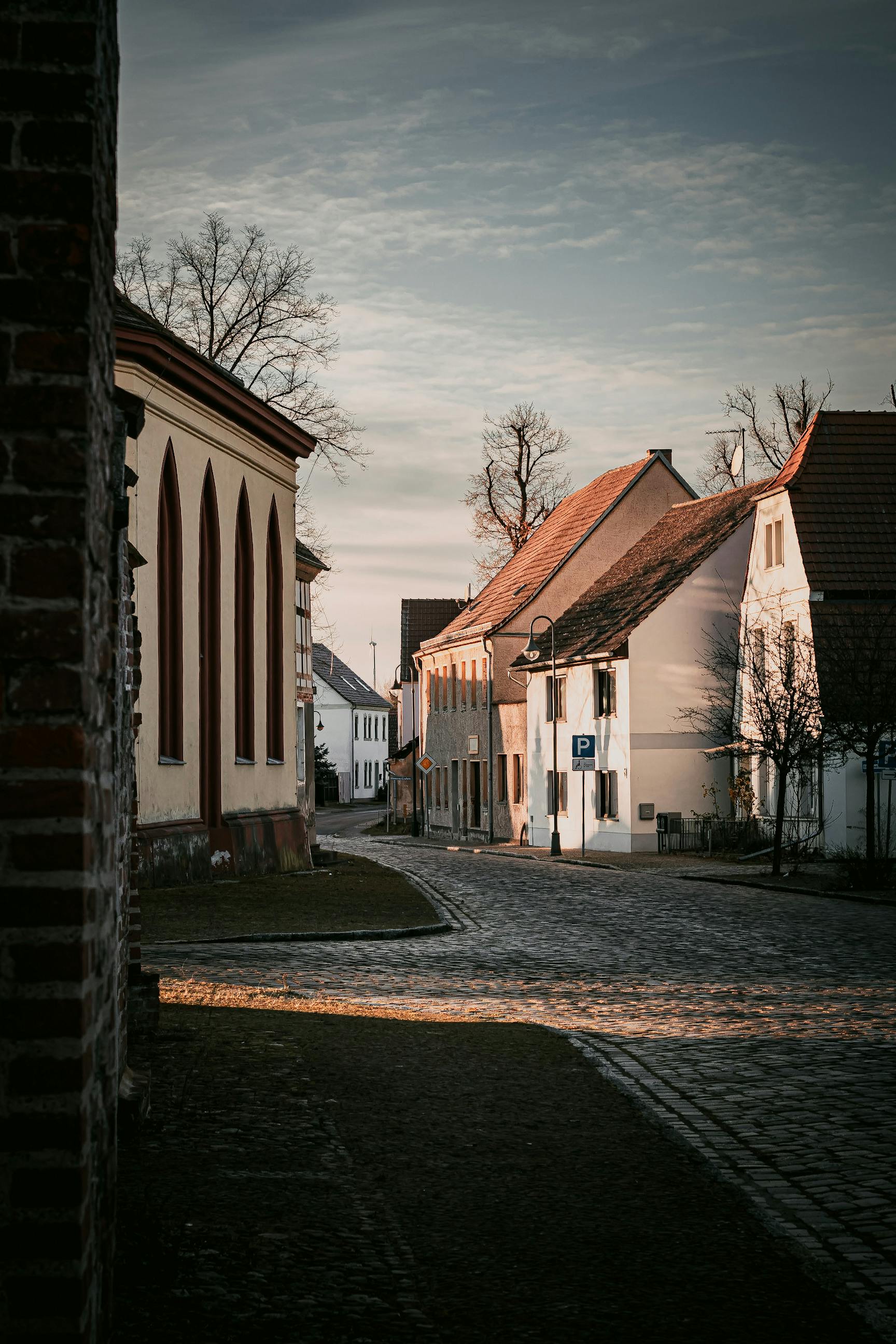 House Buildings by the Stone Pavement · Free Stock Photo