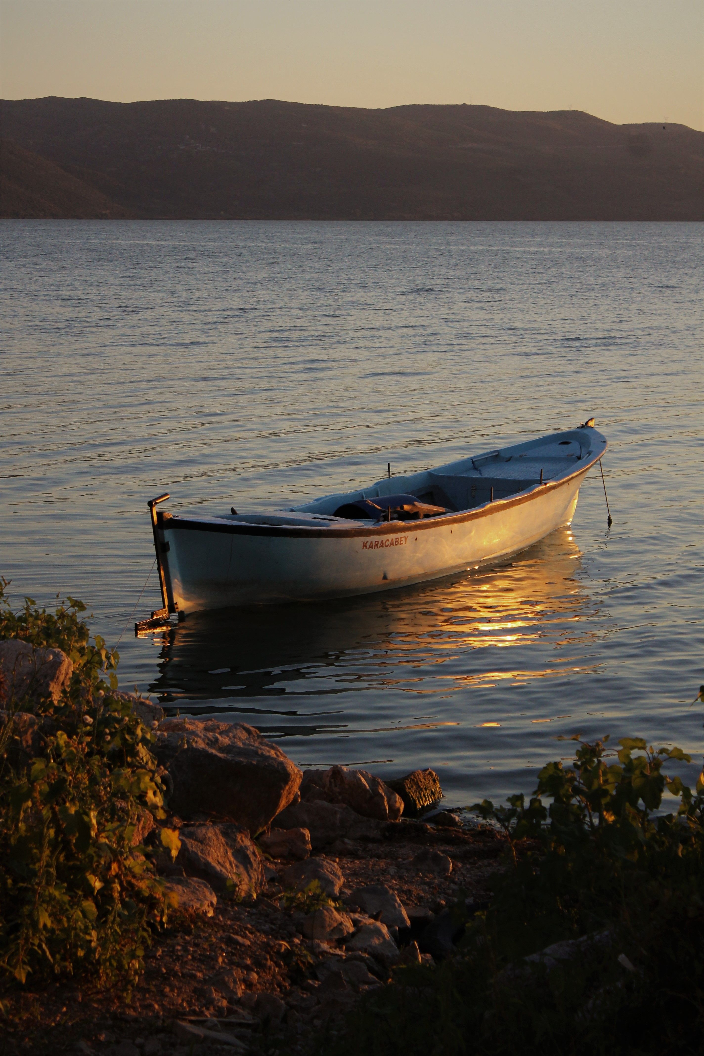 White Boat on Body of Water · Free Stock Photo