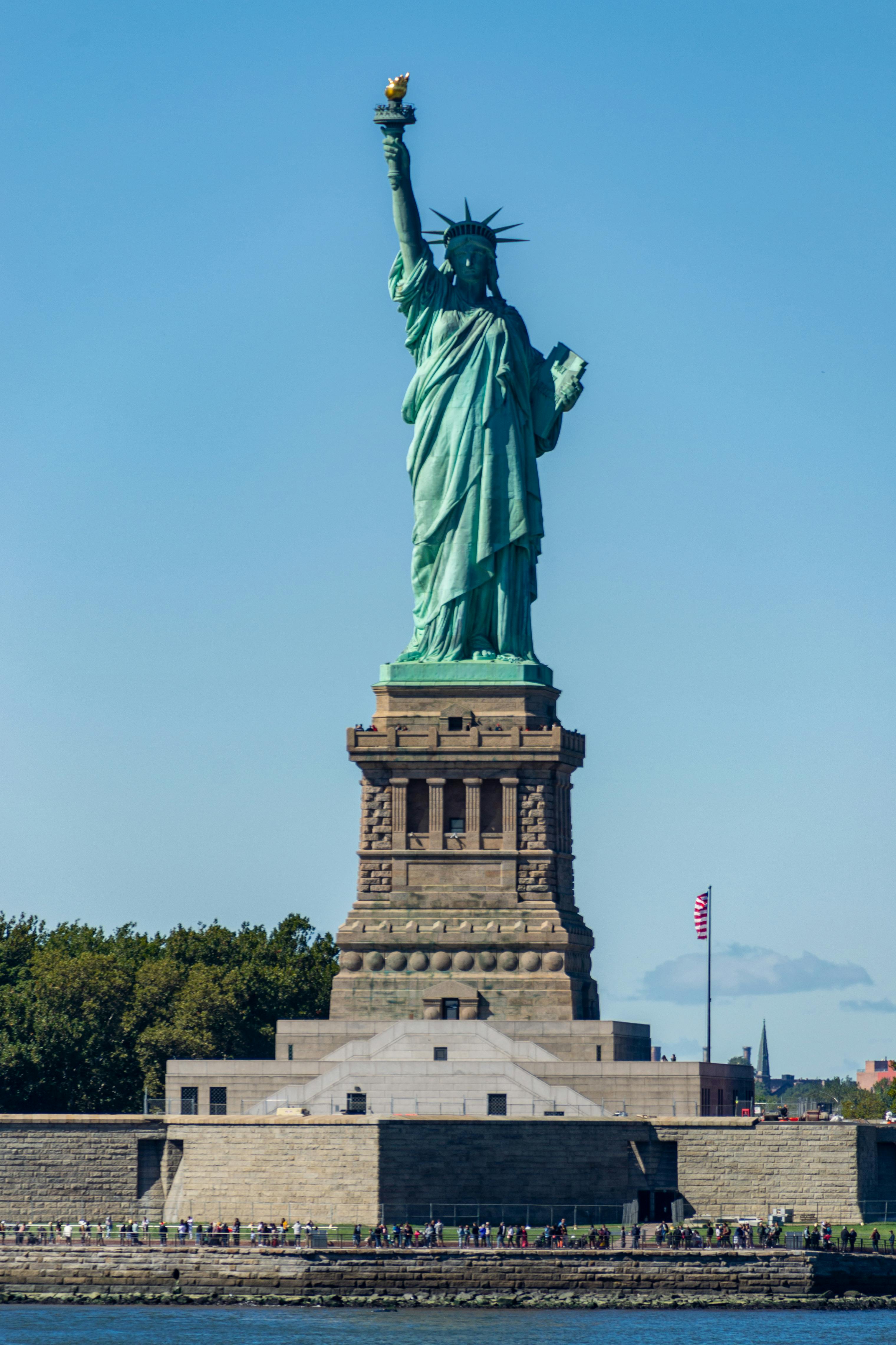 Low Angle Photography of Gray Statue · Free Stock Photo