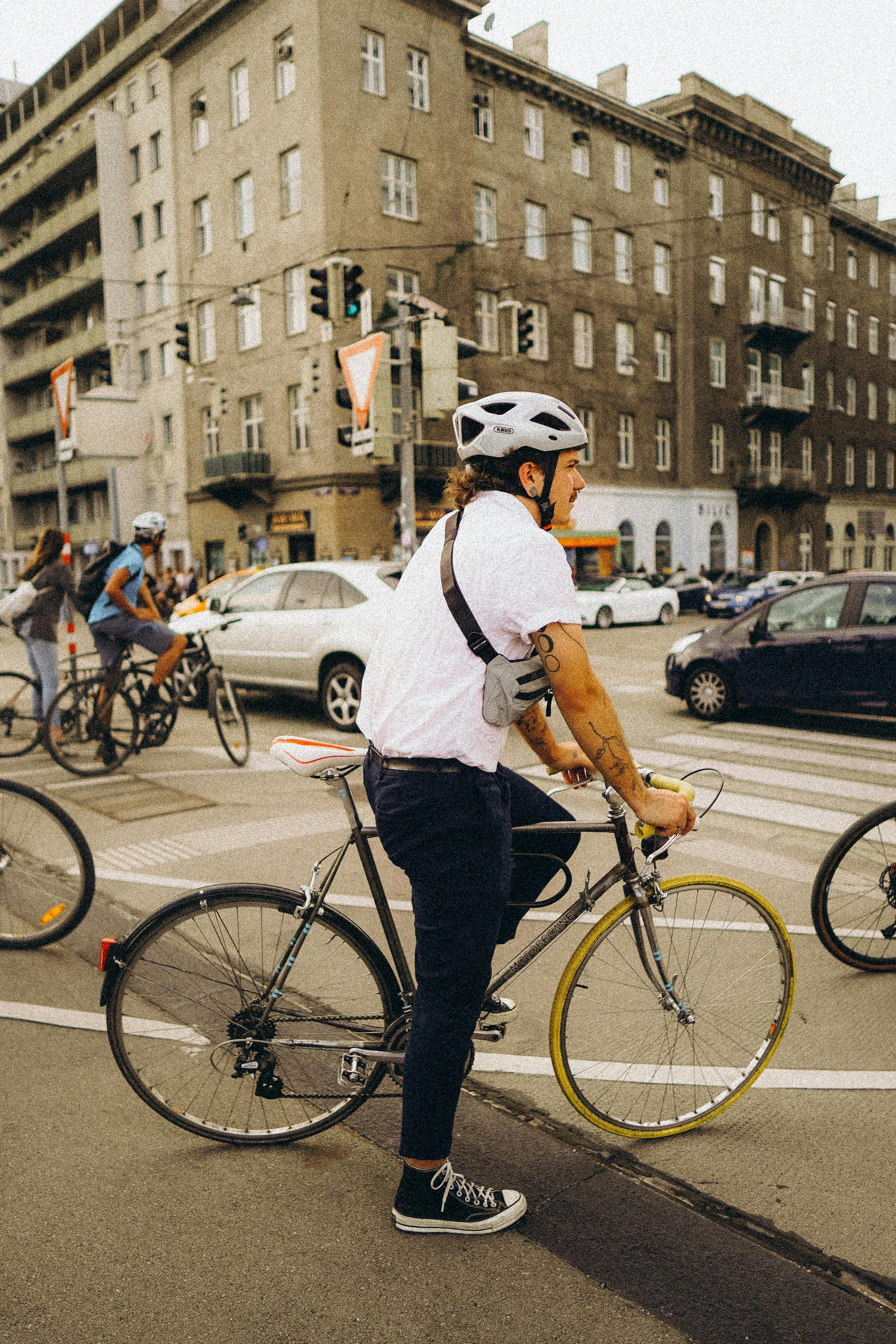 People Cycling in City · Free Stock Photo