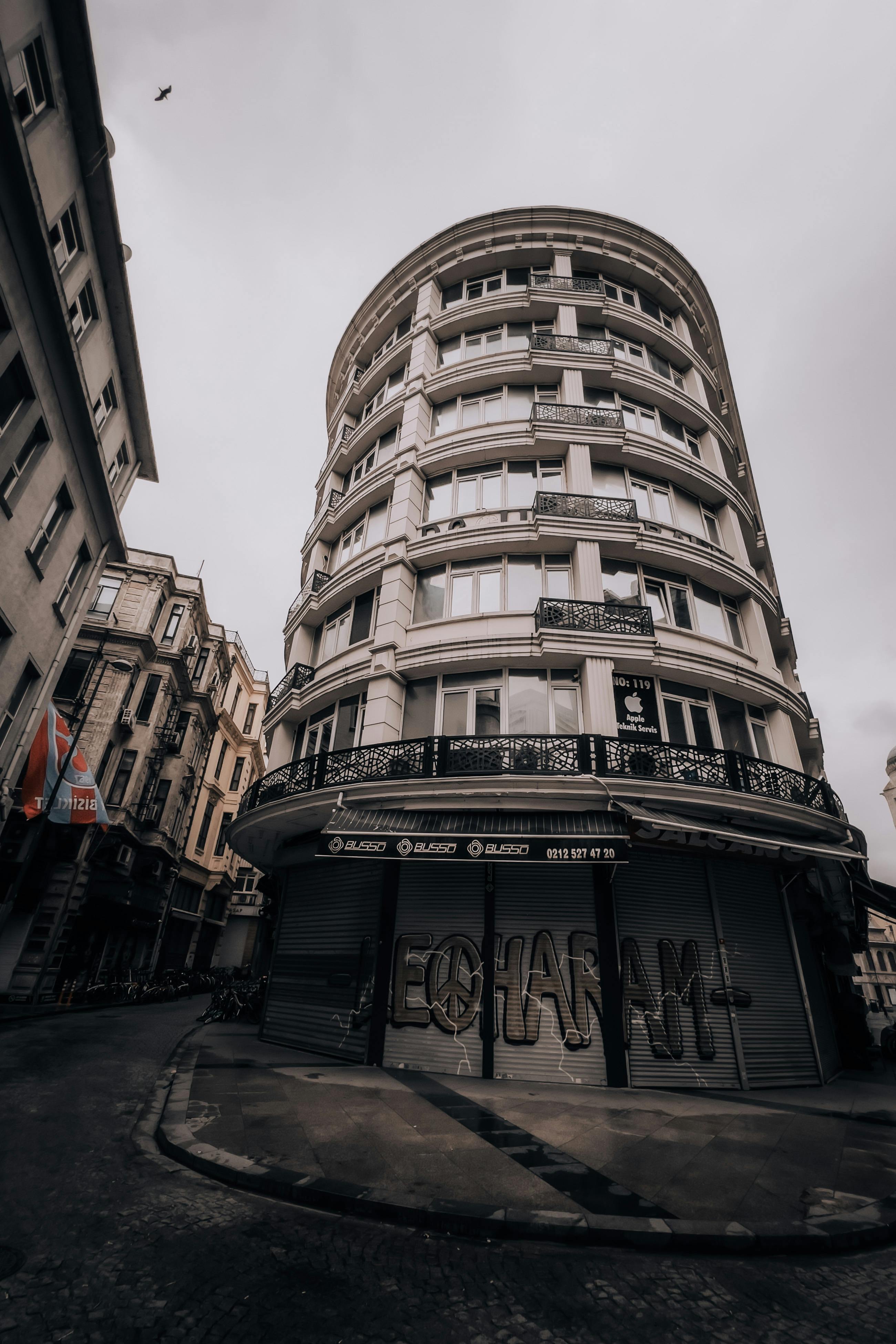 Ferestre Rotunde Photos, Download The BEST Free Ferestre Rotunde Stock ...