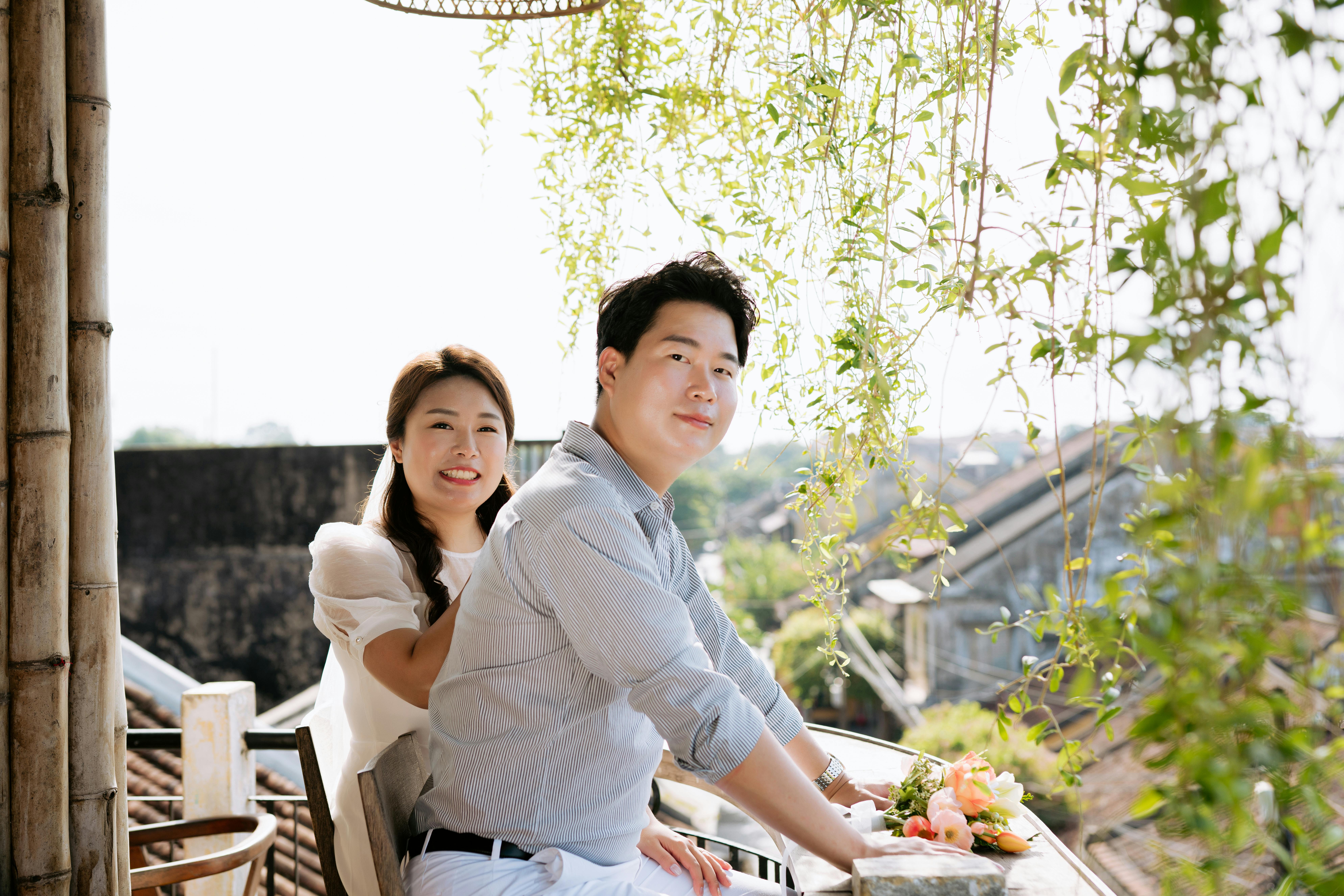 People on a Balcony · Free Stock Photo