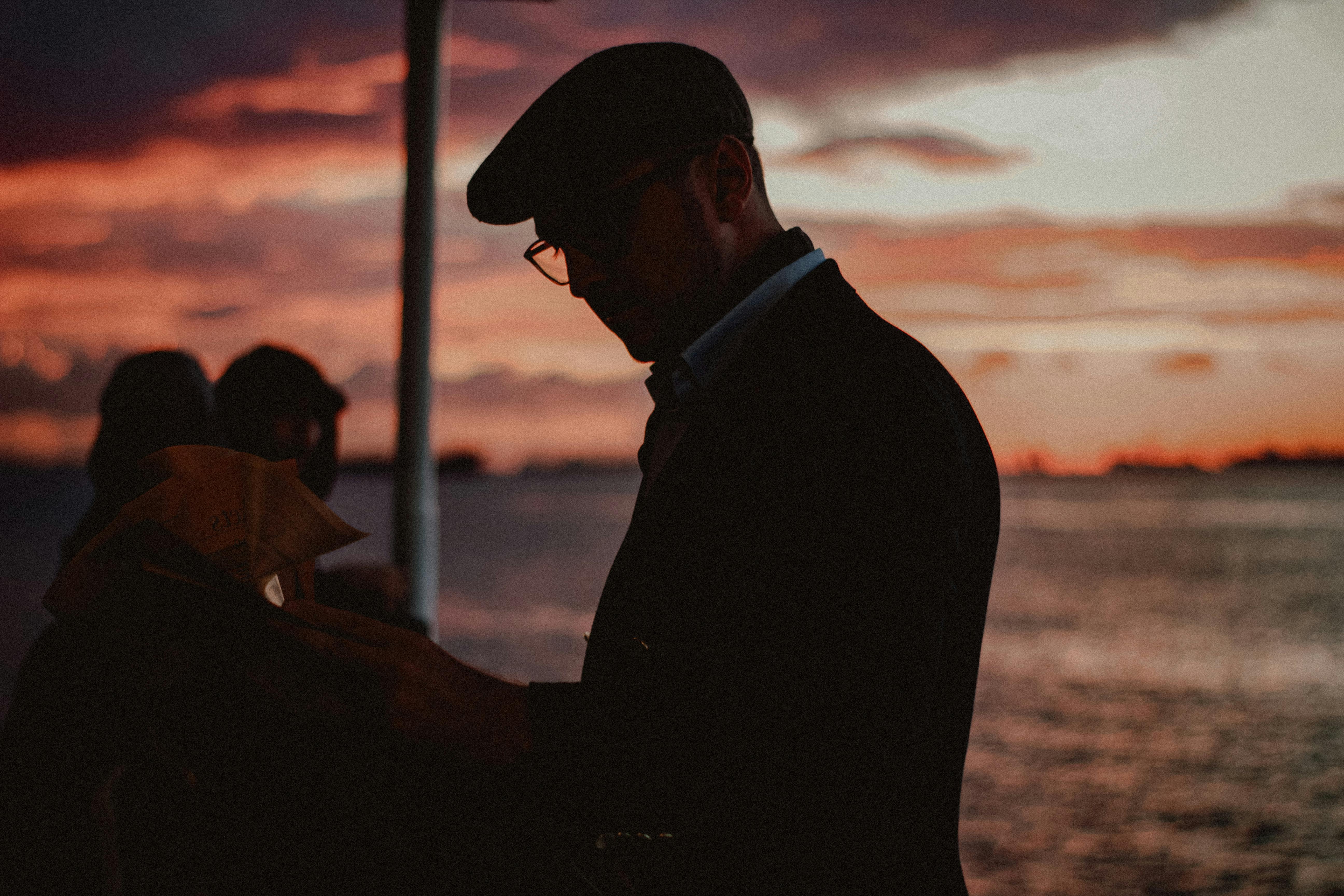 Silhouette of a Man Wearing Hat · Free Stock Photo