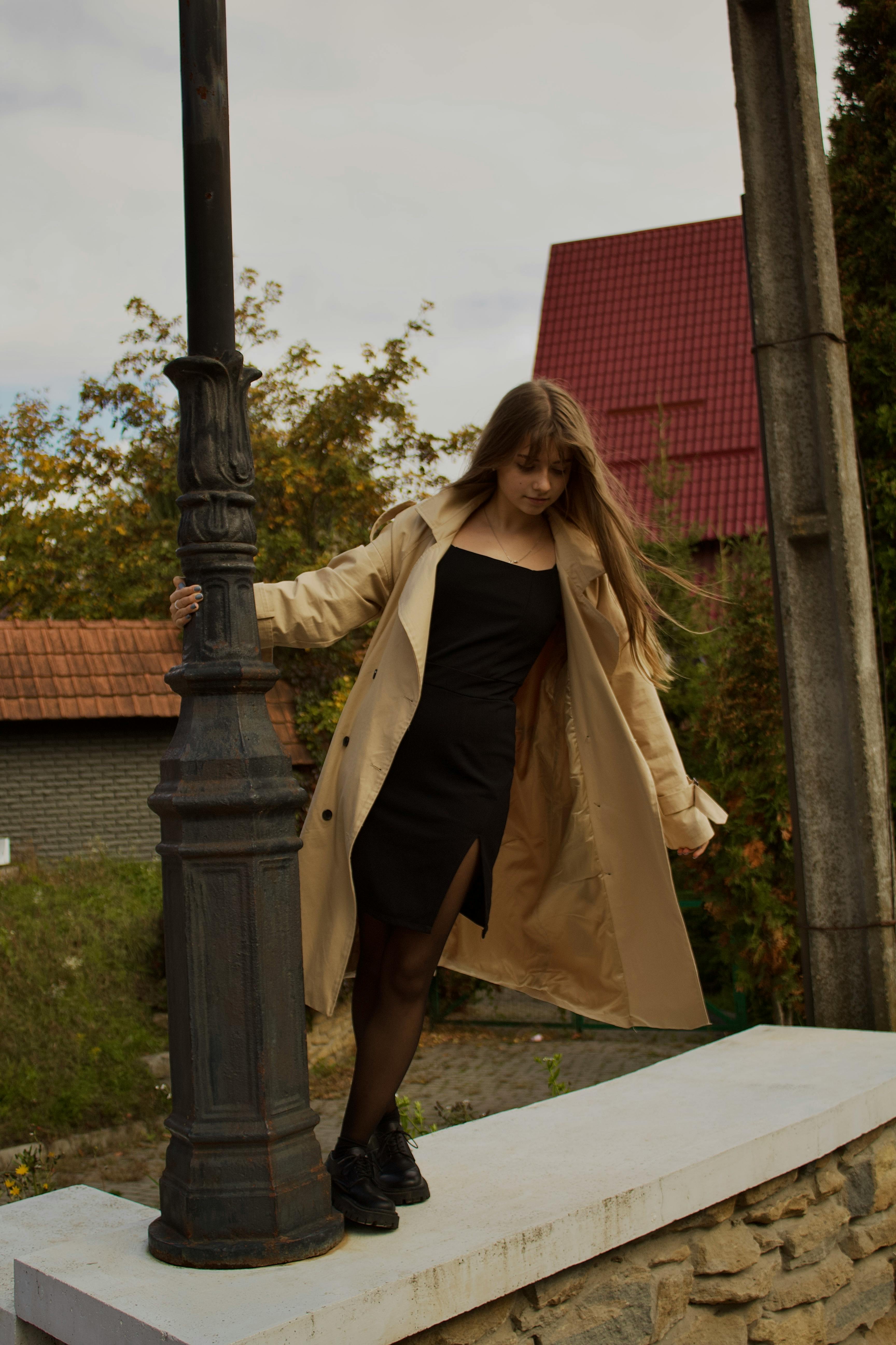 Clinging Photos, Download The BEST Free Clinging Stock Photos & HD Images