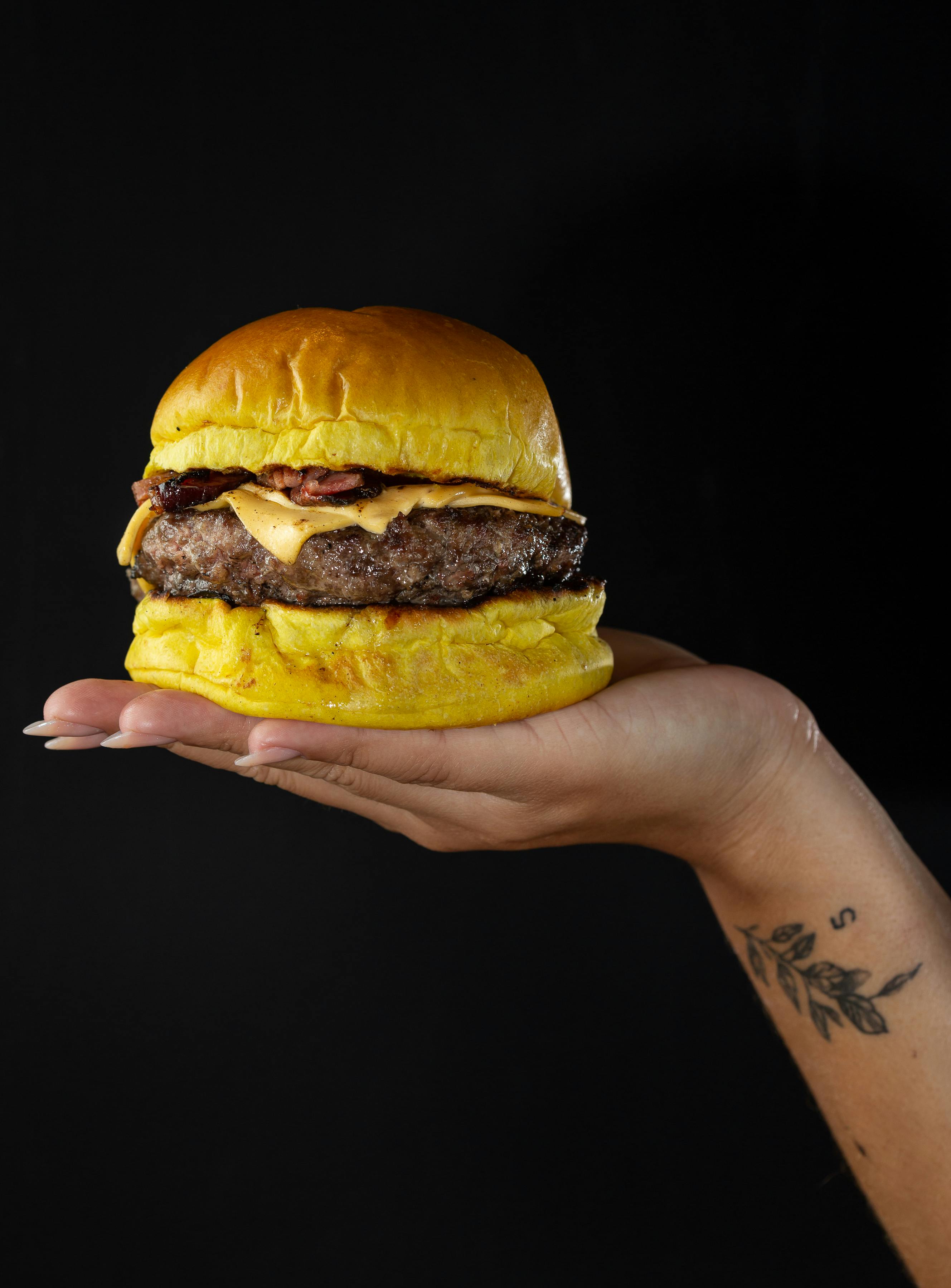Close up of Cheeseburger · Free Stock Photo