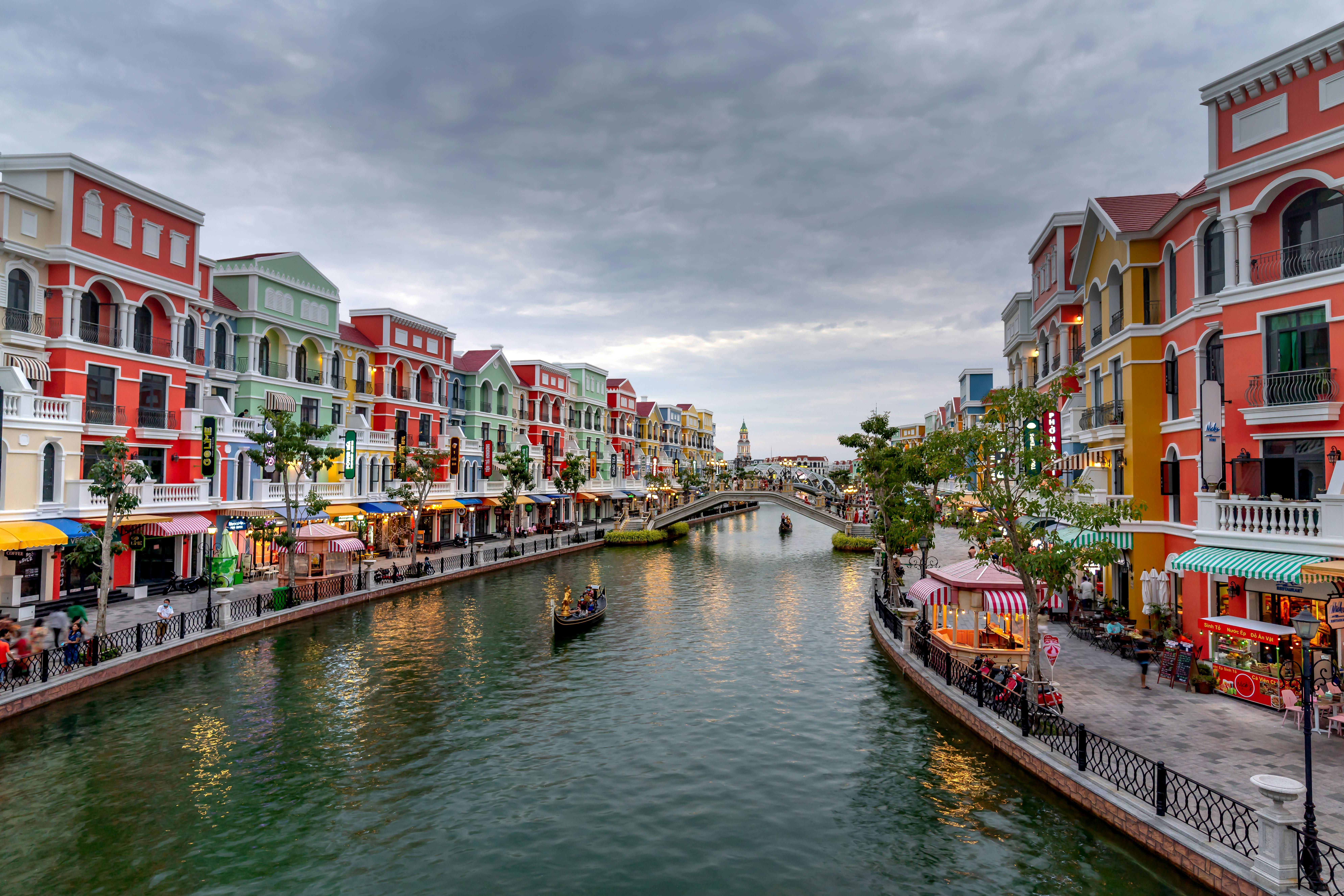 A River in a City · Free Stock Photo