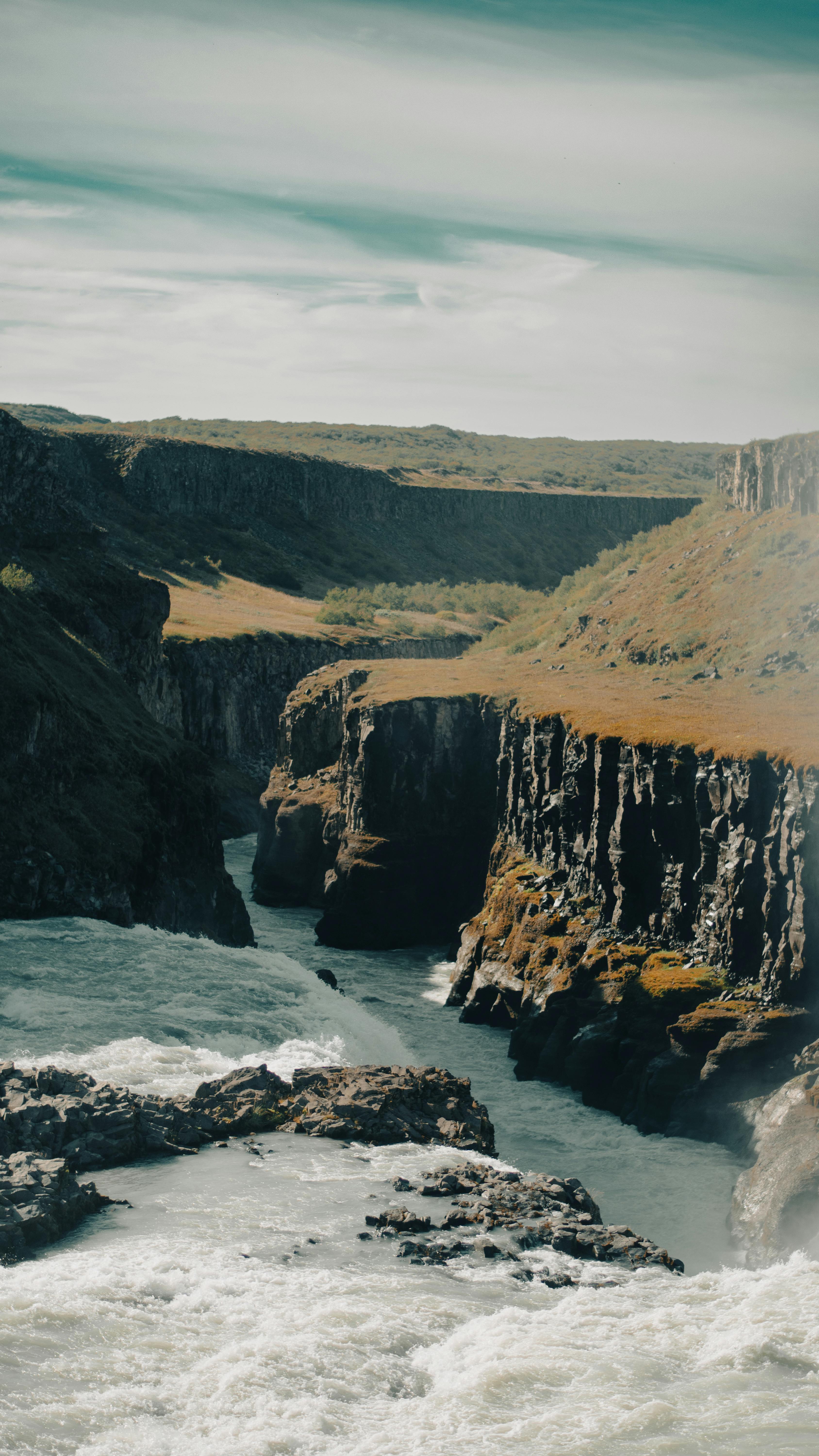 Brown Rock Formation on the Sea · Free Stock Photo