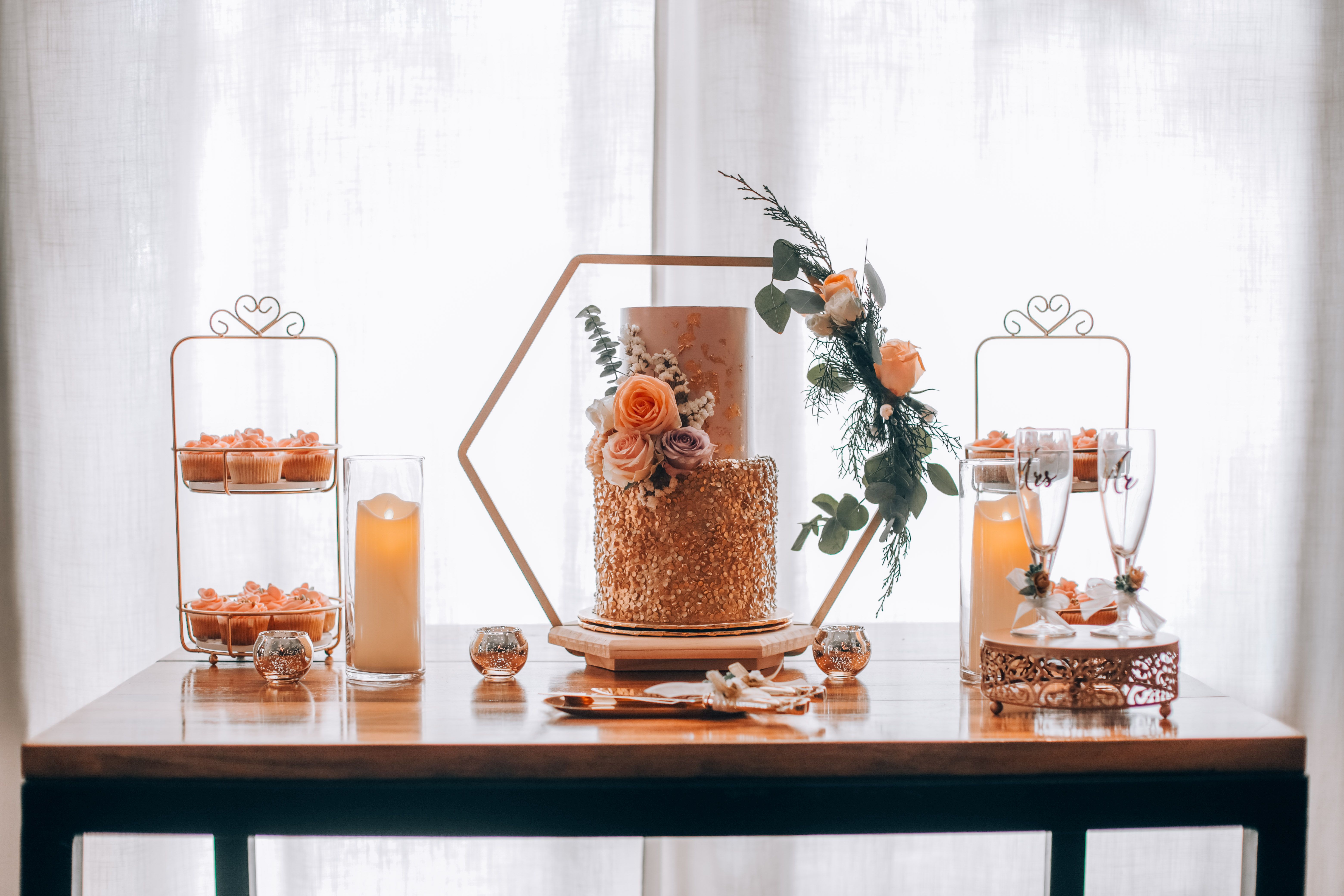 Table with Cakes · Free Stock Photo