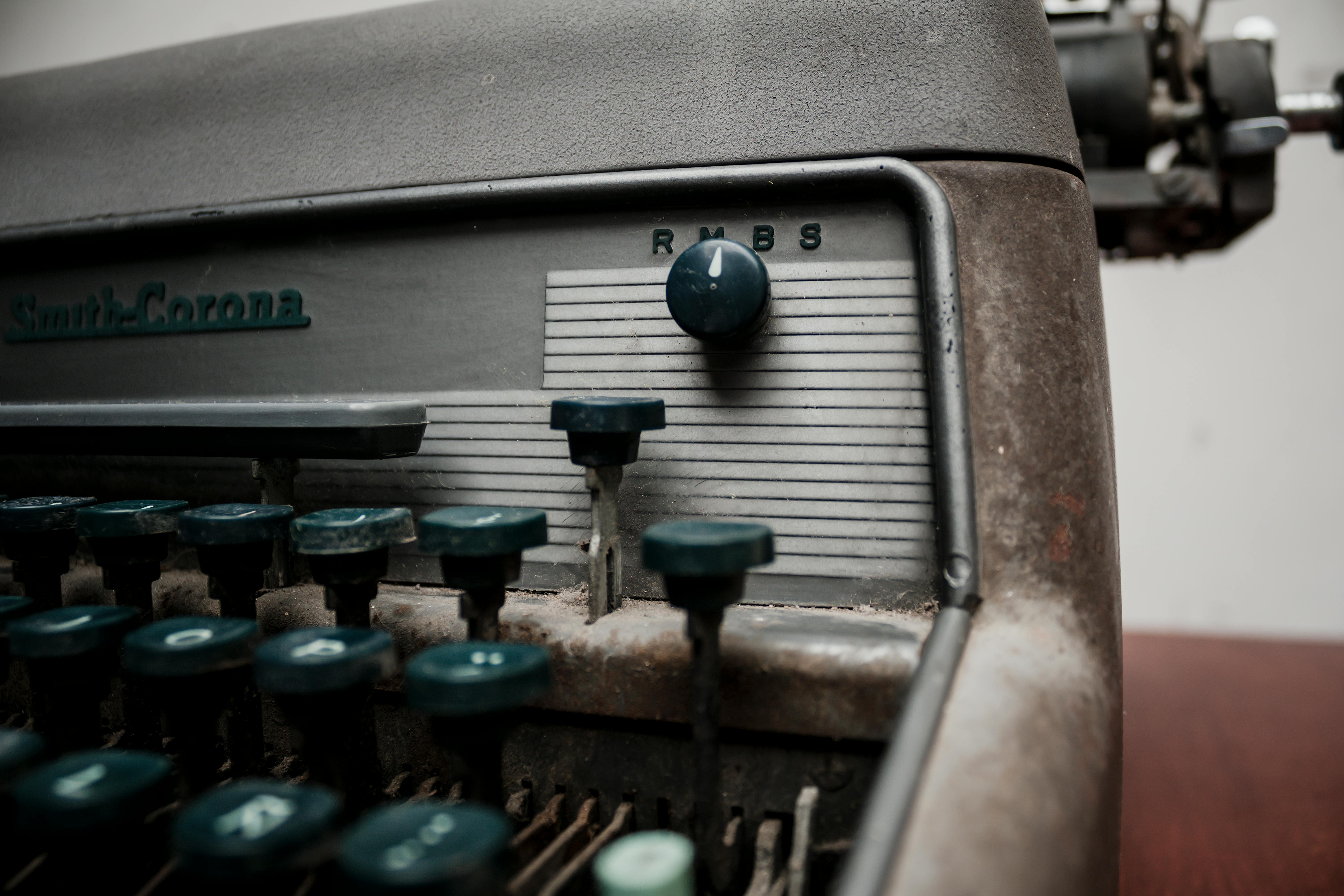 White Typewriter · Free Stock Photo