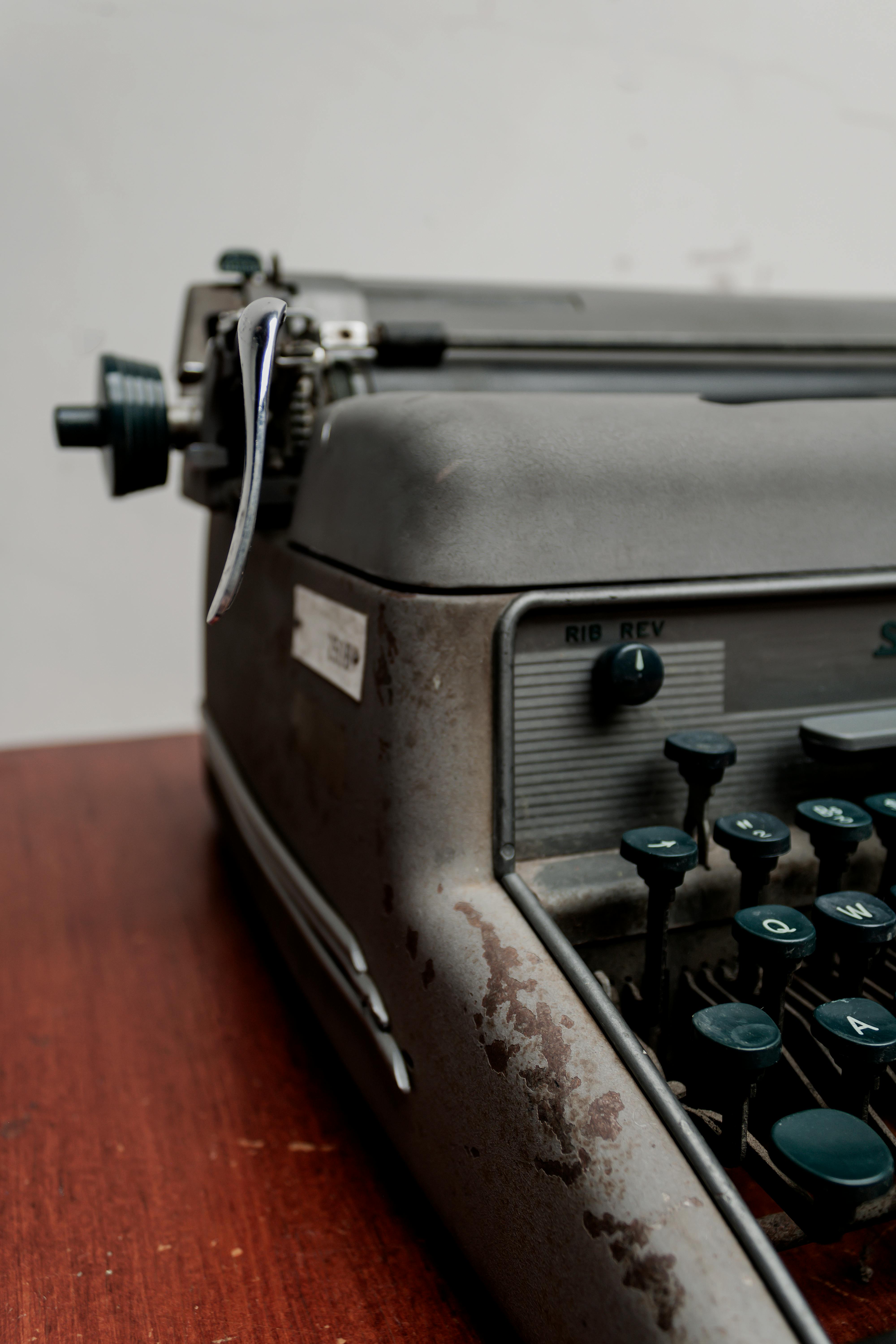 Close-Up Shot of a Typewriter · Free Stock Photo