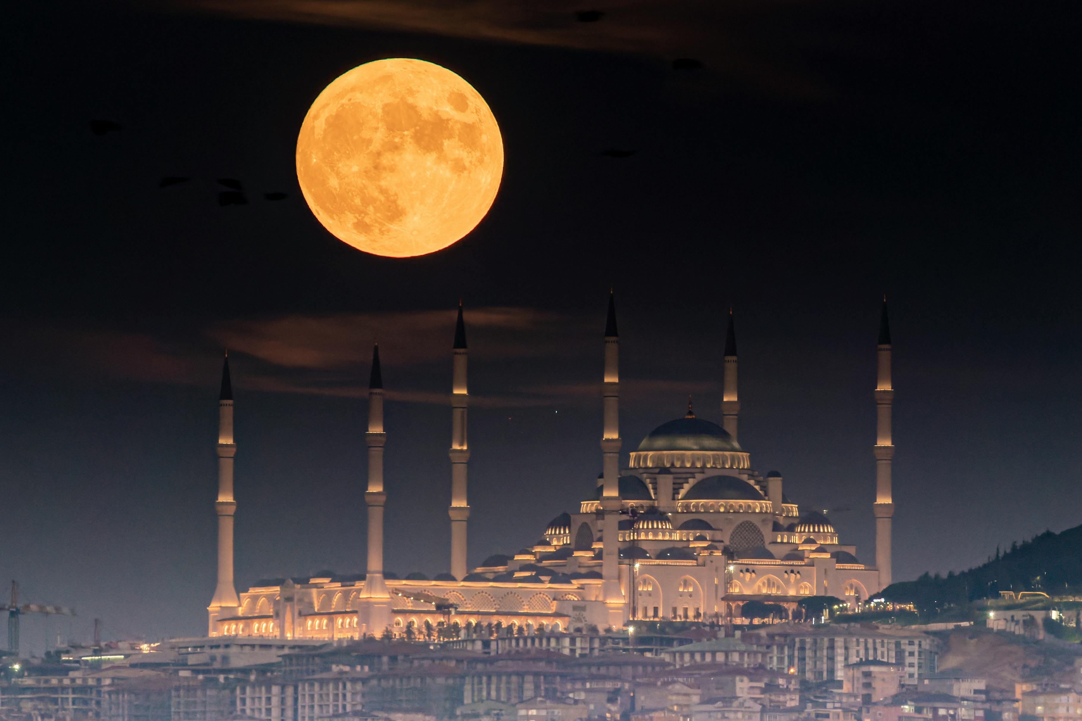 Camlica Mosque Under Night Sky with Full Moon · Free Stock Photo