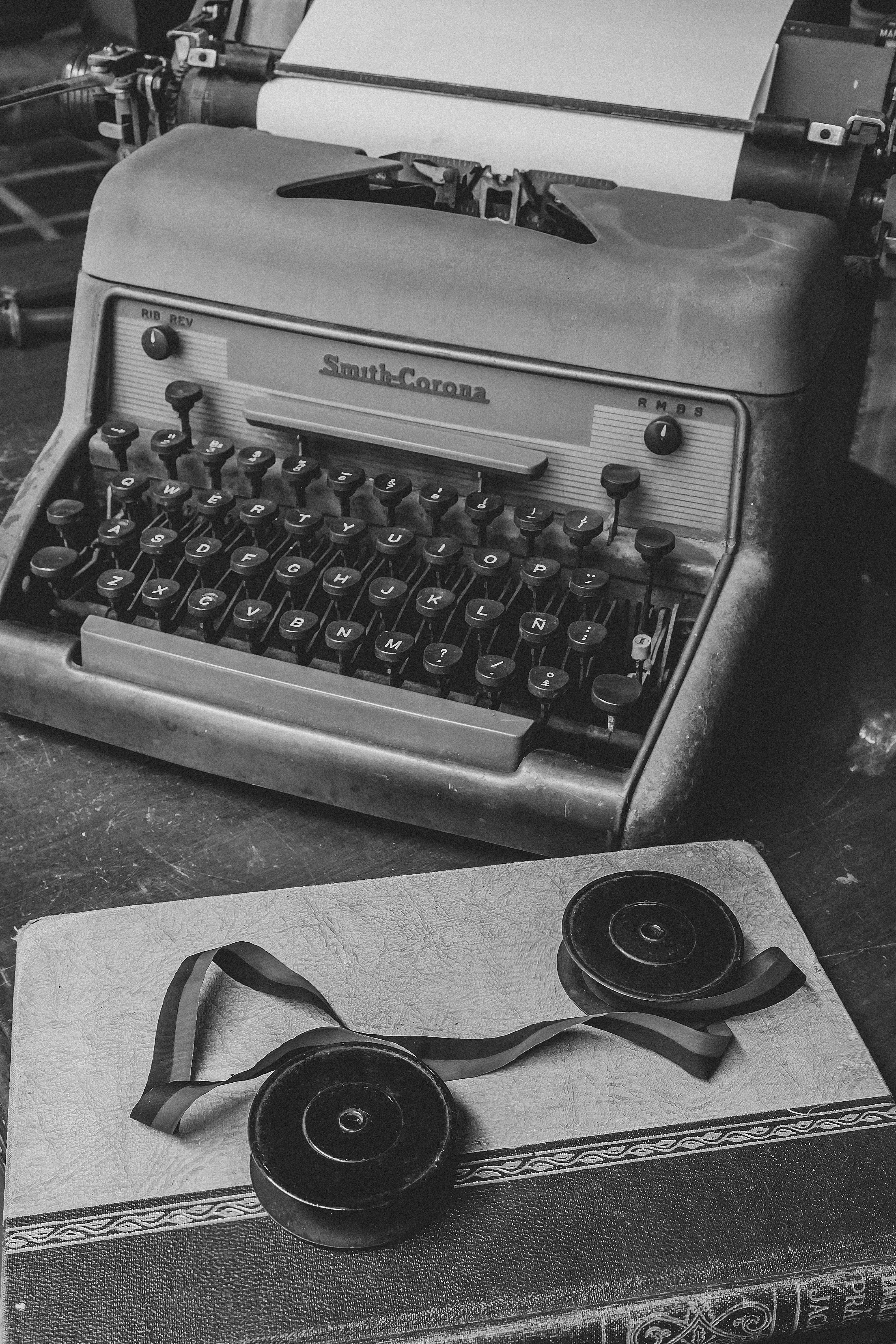 Grayscale Photo of a Vintage Typewriter · Free Stock Photo