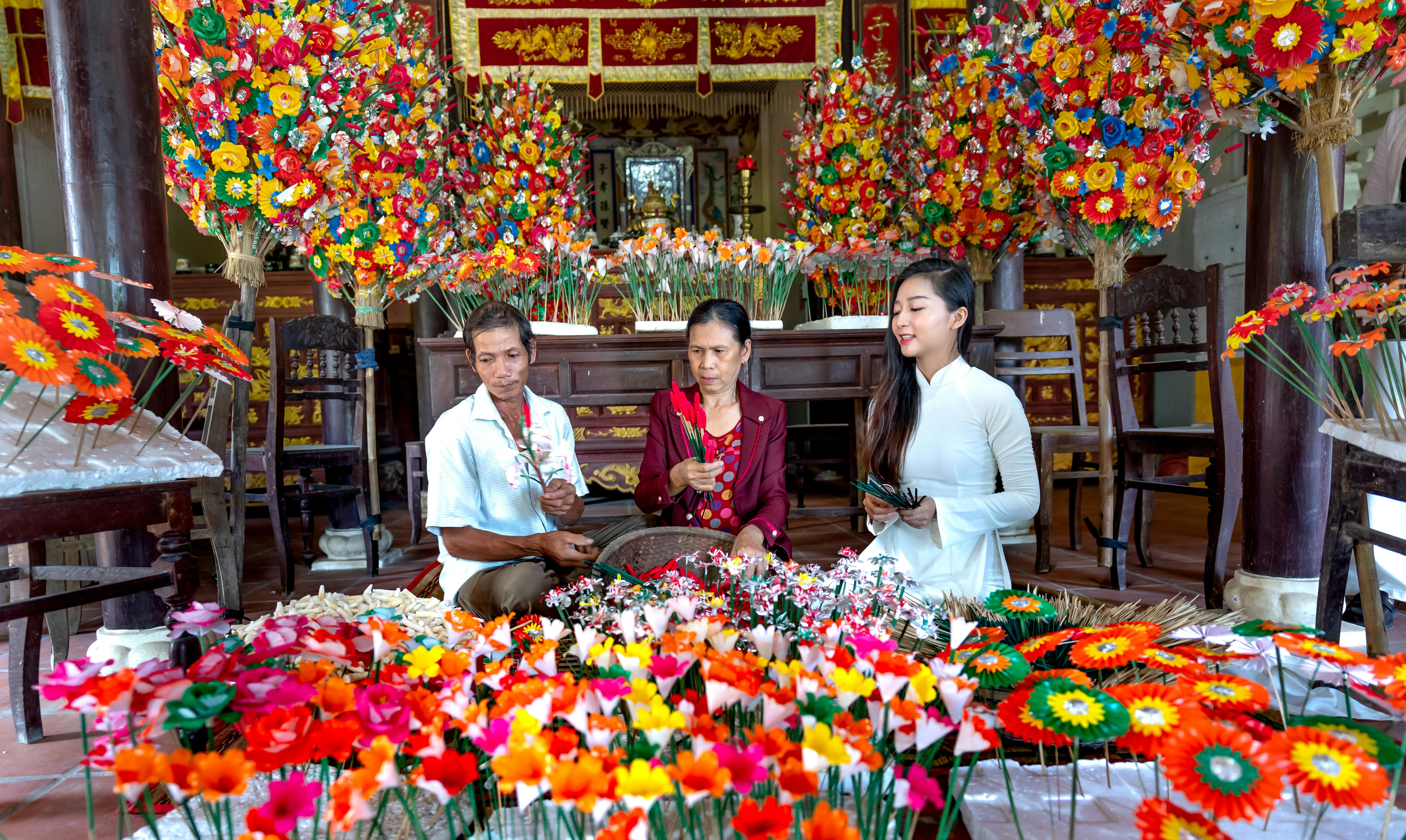 Workers Making Handcrafted Flowers · Free Stock Photo