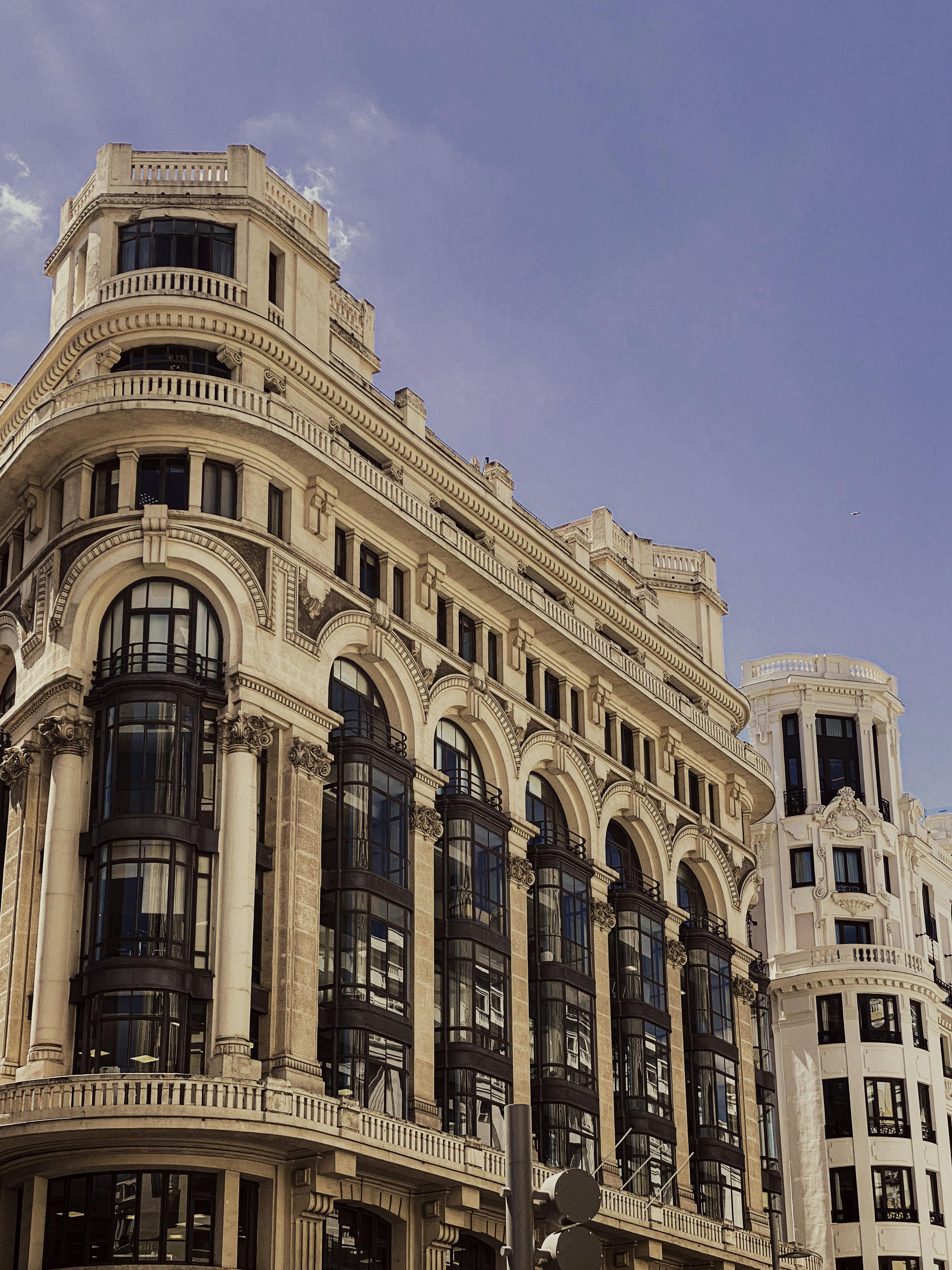 Corner of a White House Covered in Windows · Free Stock Photo