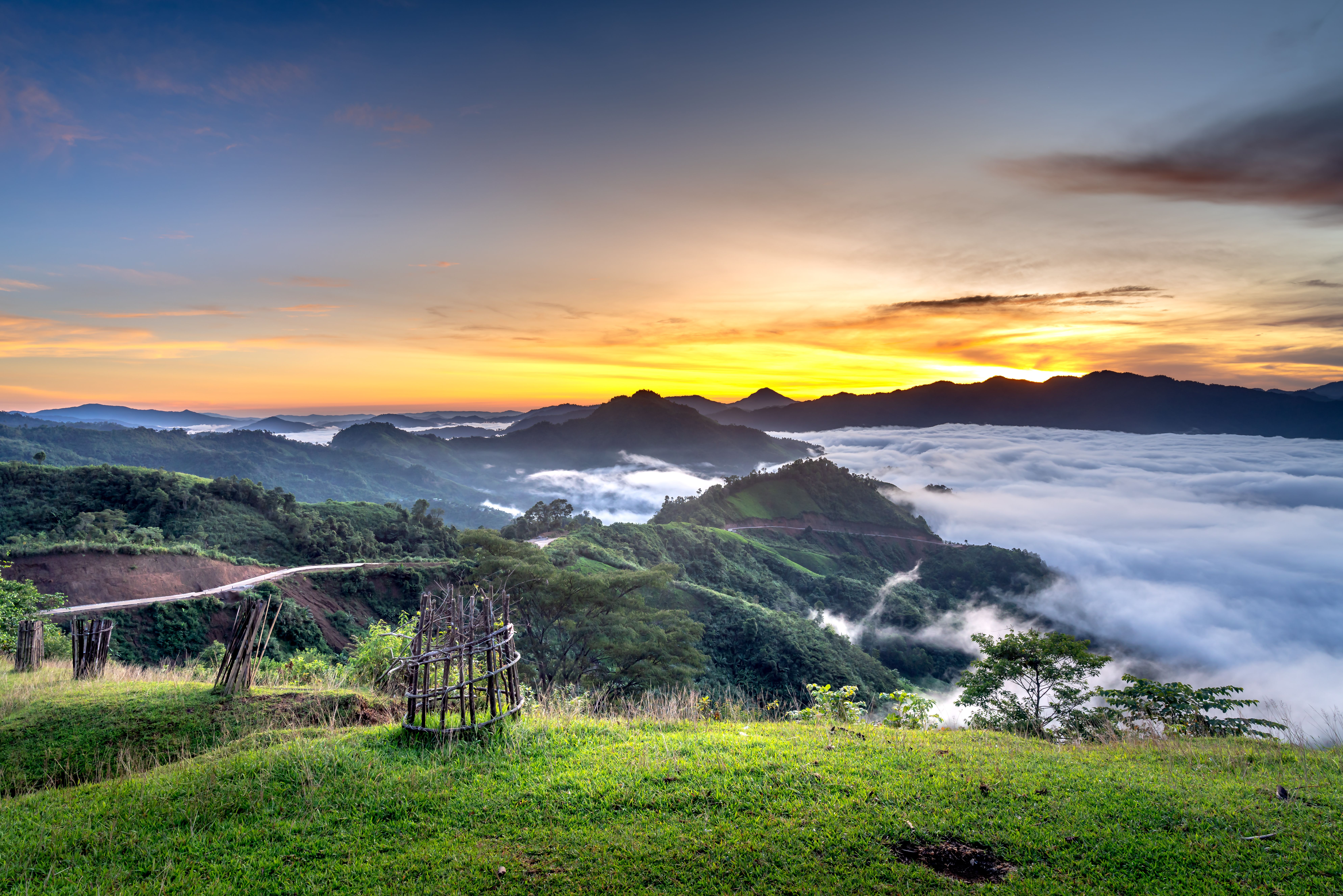 Scenic Landscape with Valley in Clouds at Dawn · Free Stock Photo