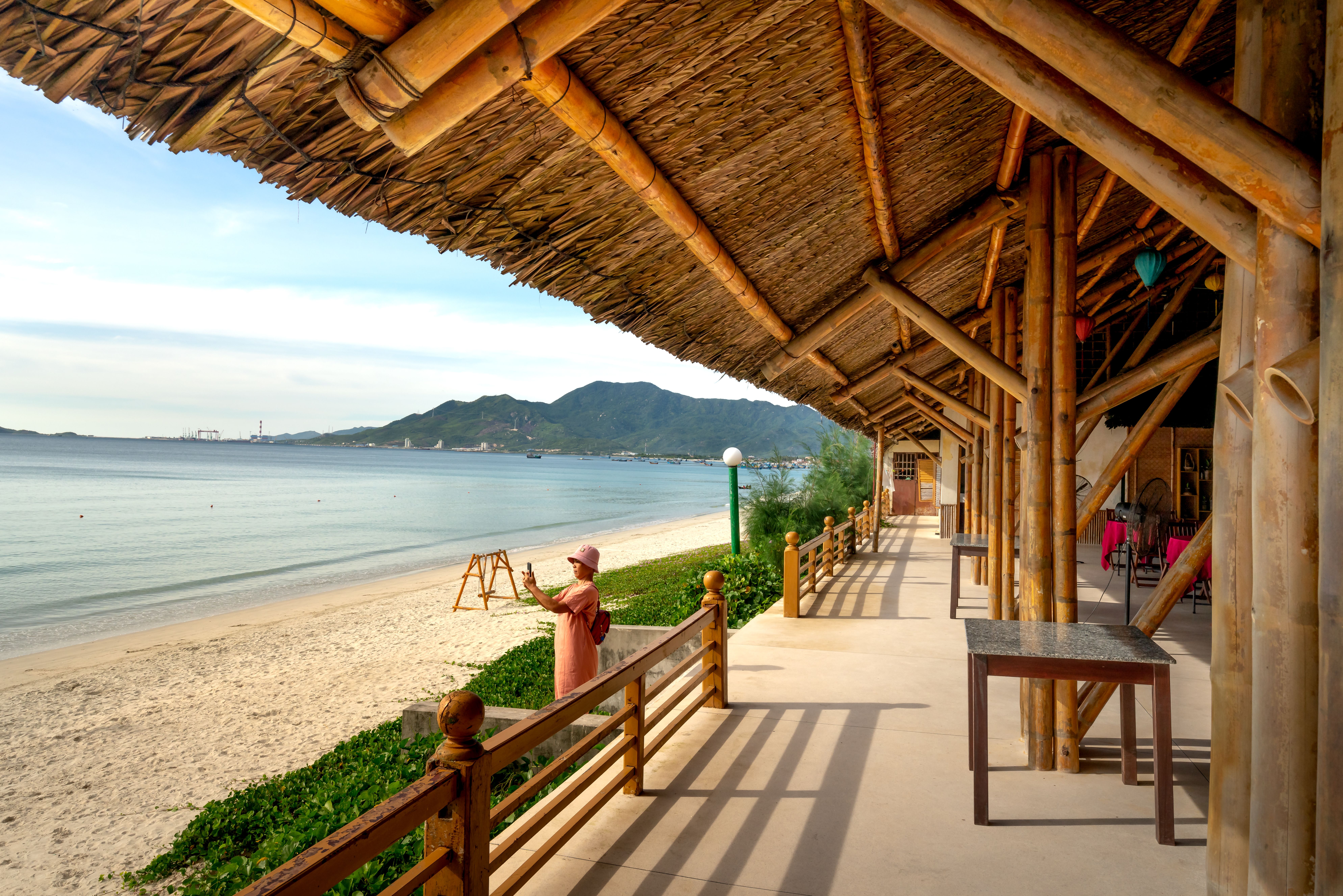 Resort Beside the Beach · Free Stock Photo
