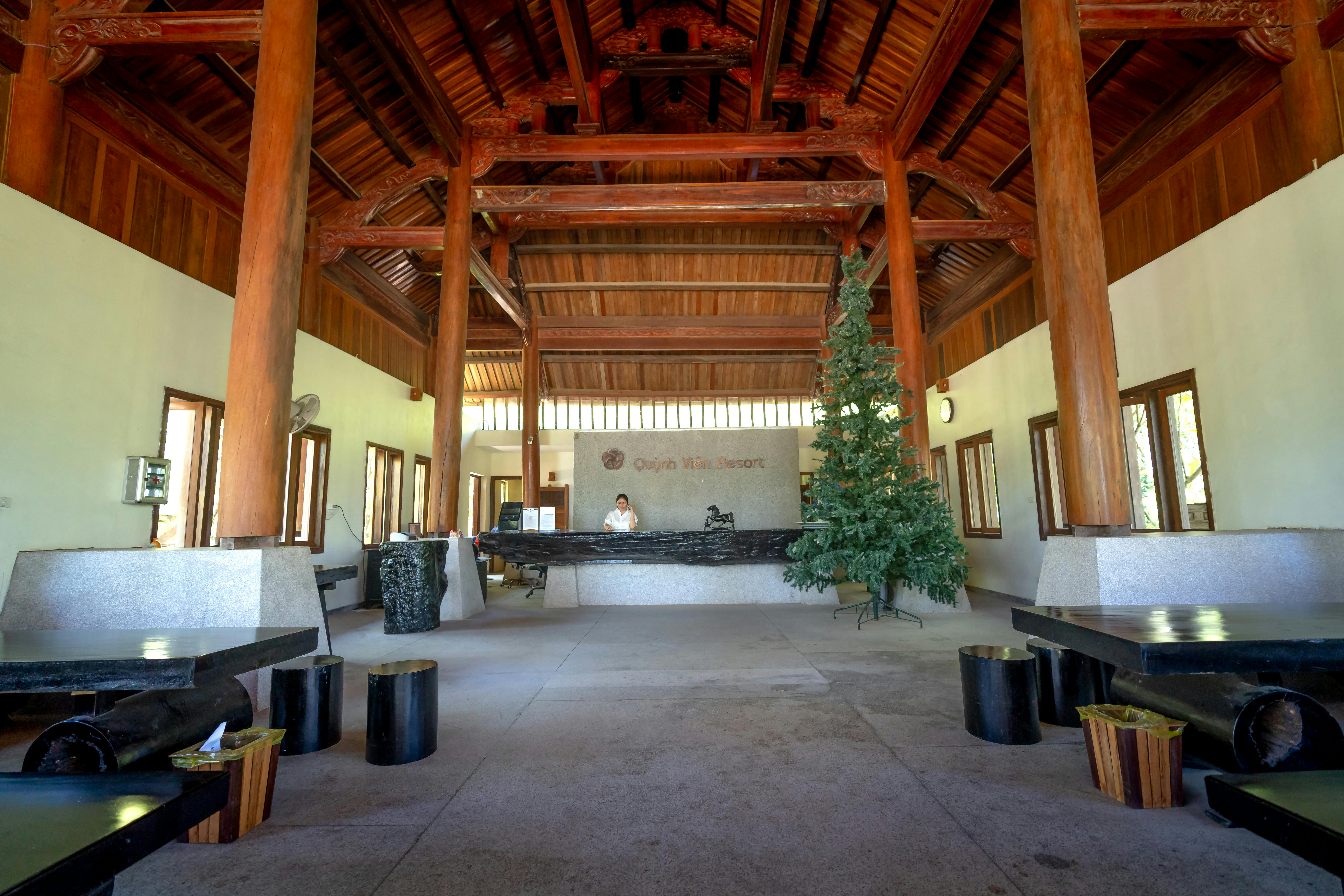 Reception Desk in Hotel Lobby · Free Stock Photo