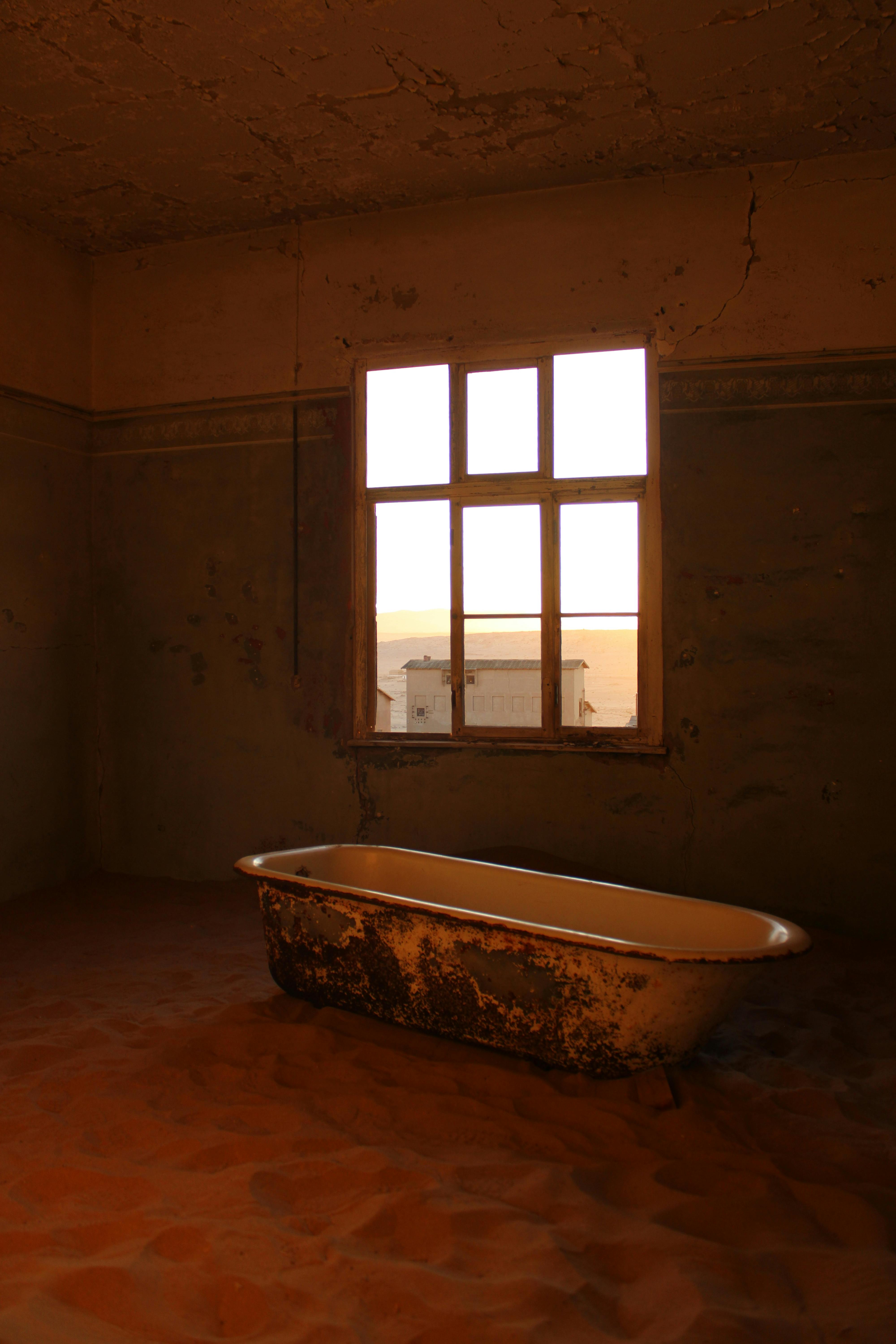 Rusty Bathtub in Abandoned Room · Free Stock Photo