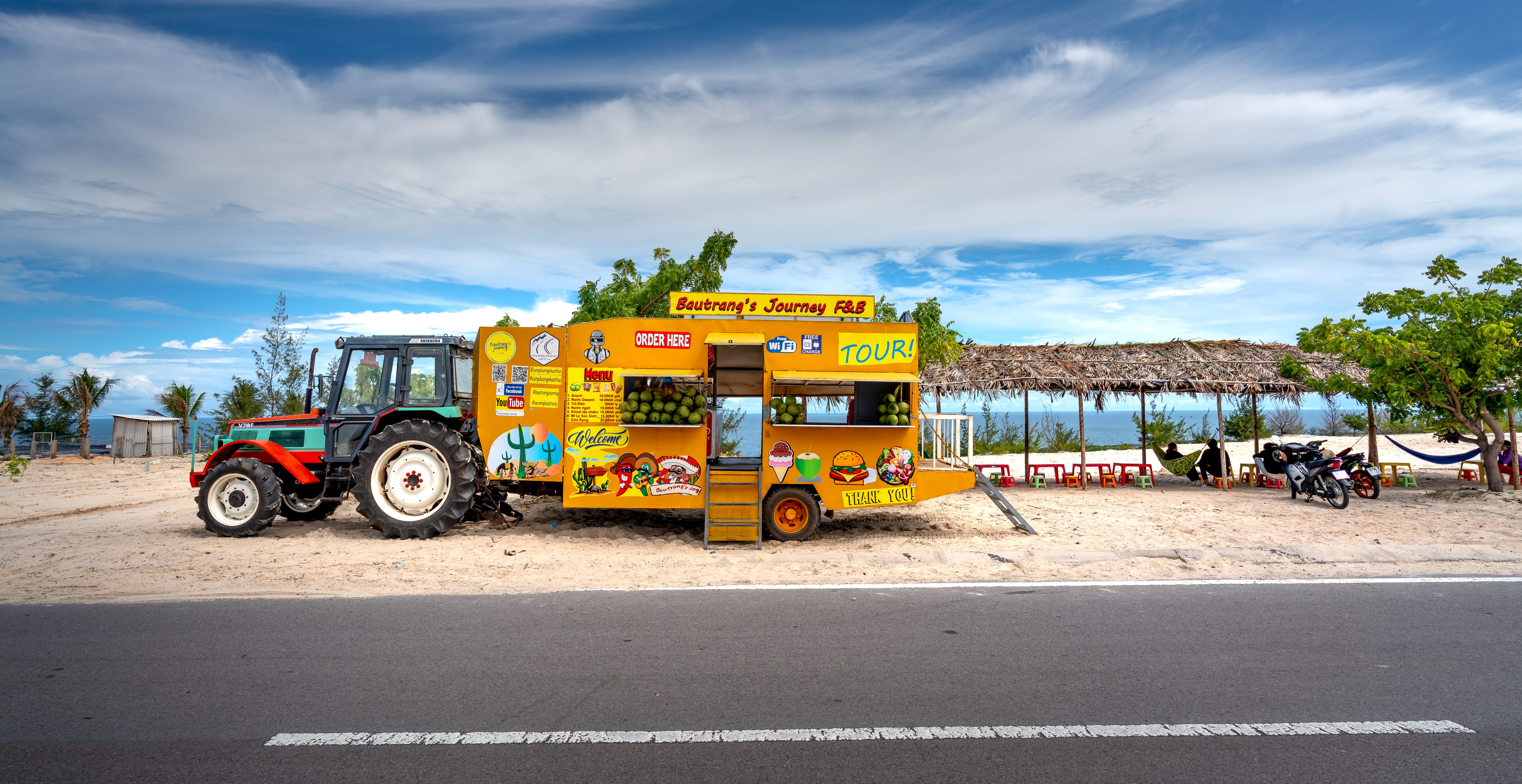Food Truck Parked on Roadside · Free Stock Photo