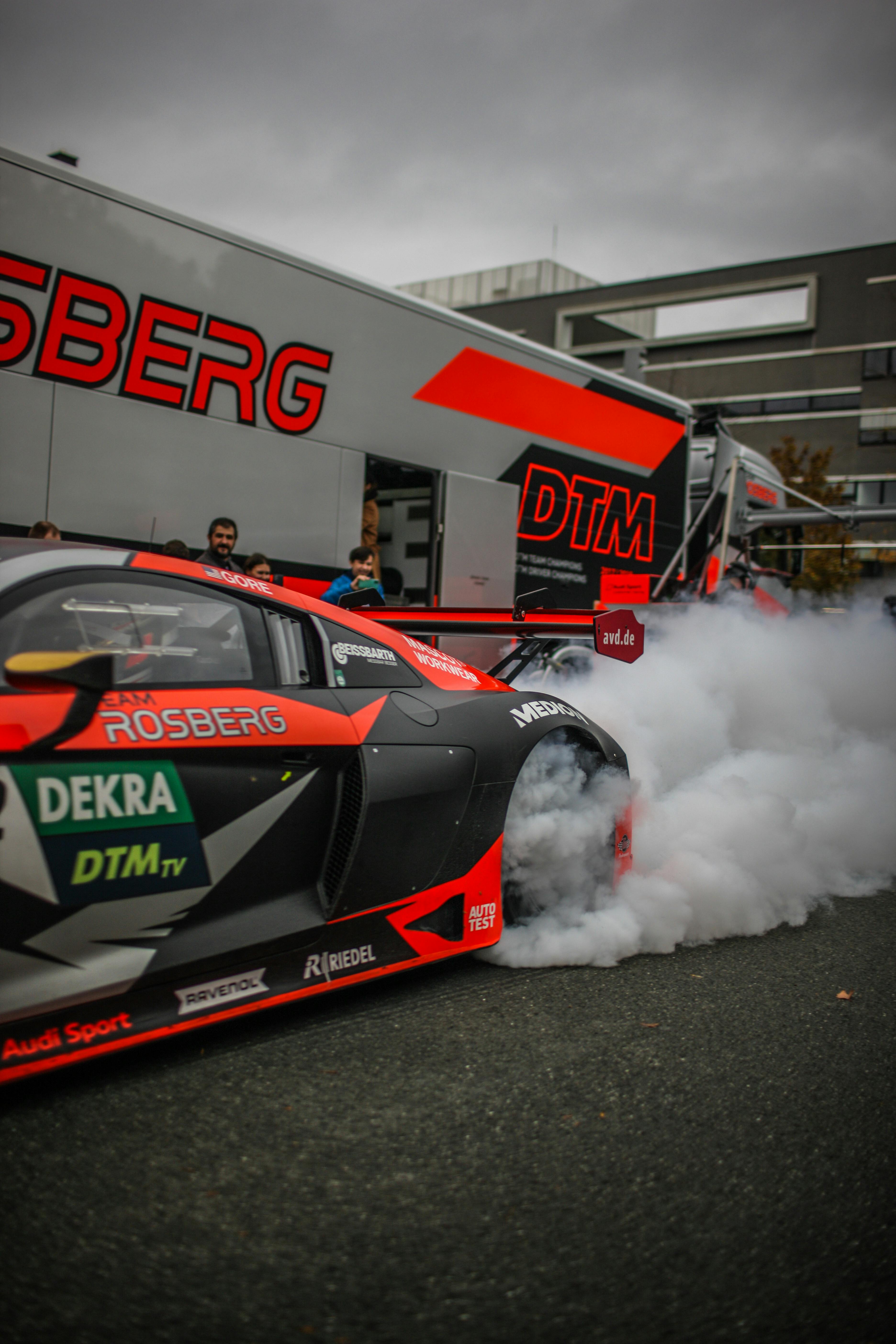 Race Car Doing Burn Outs · Free Stock Photo