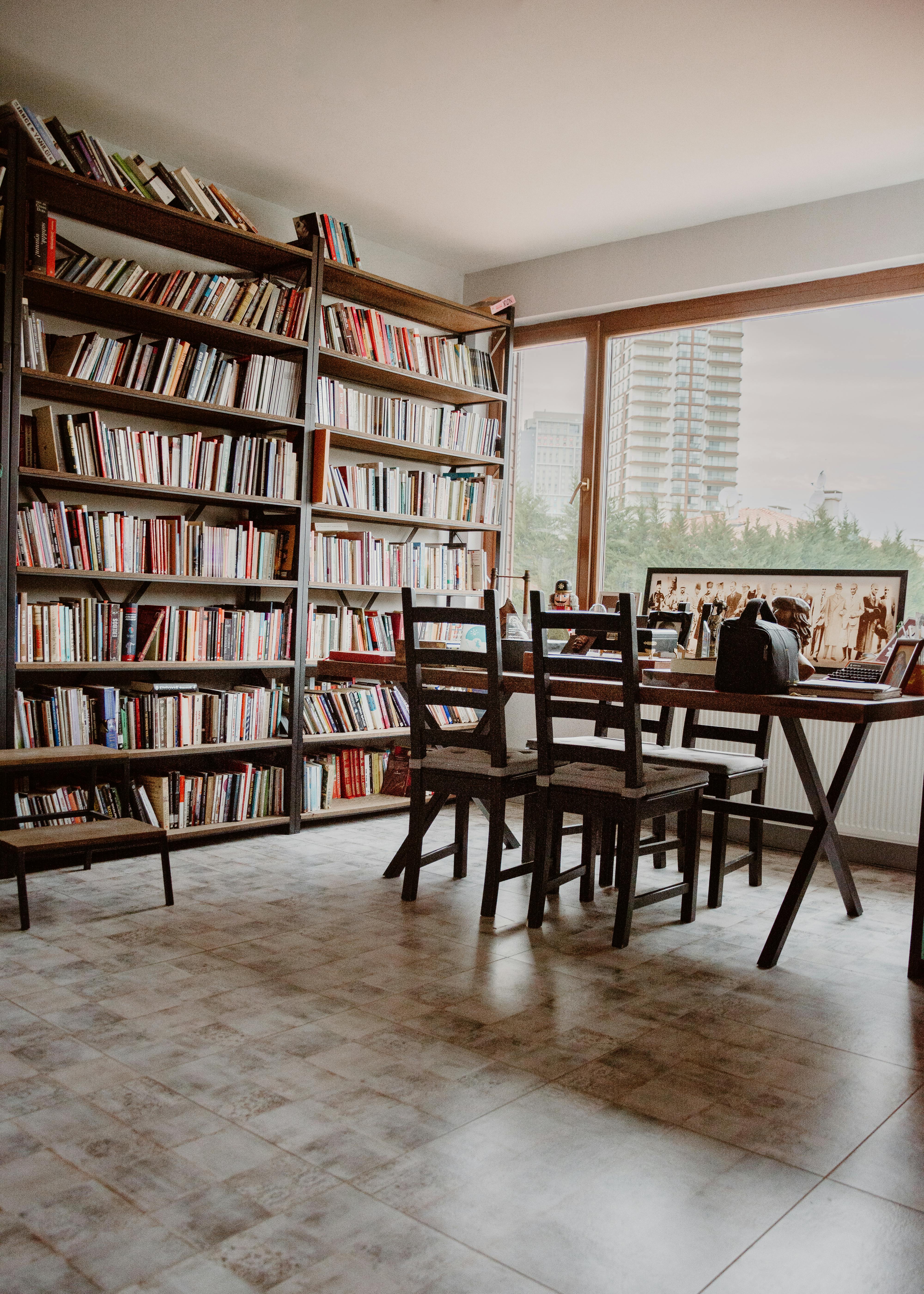 Brown Wooden Table and Chairs Inside a Library · Free Stock Photo