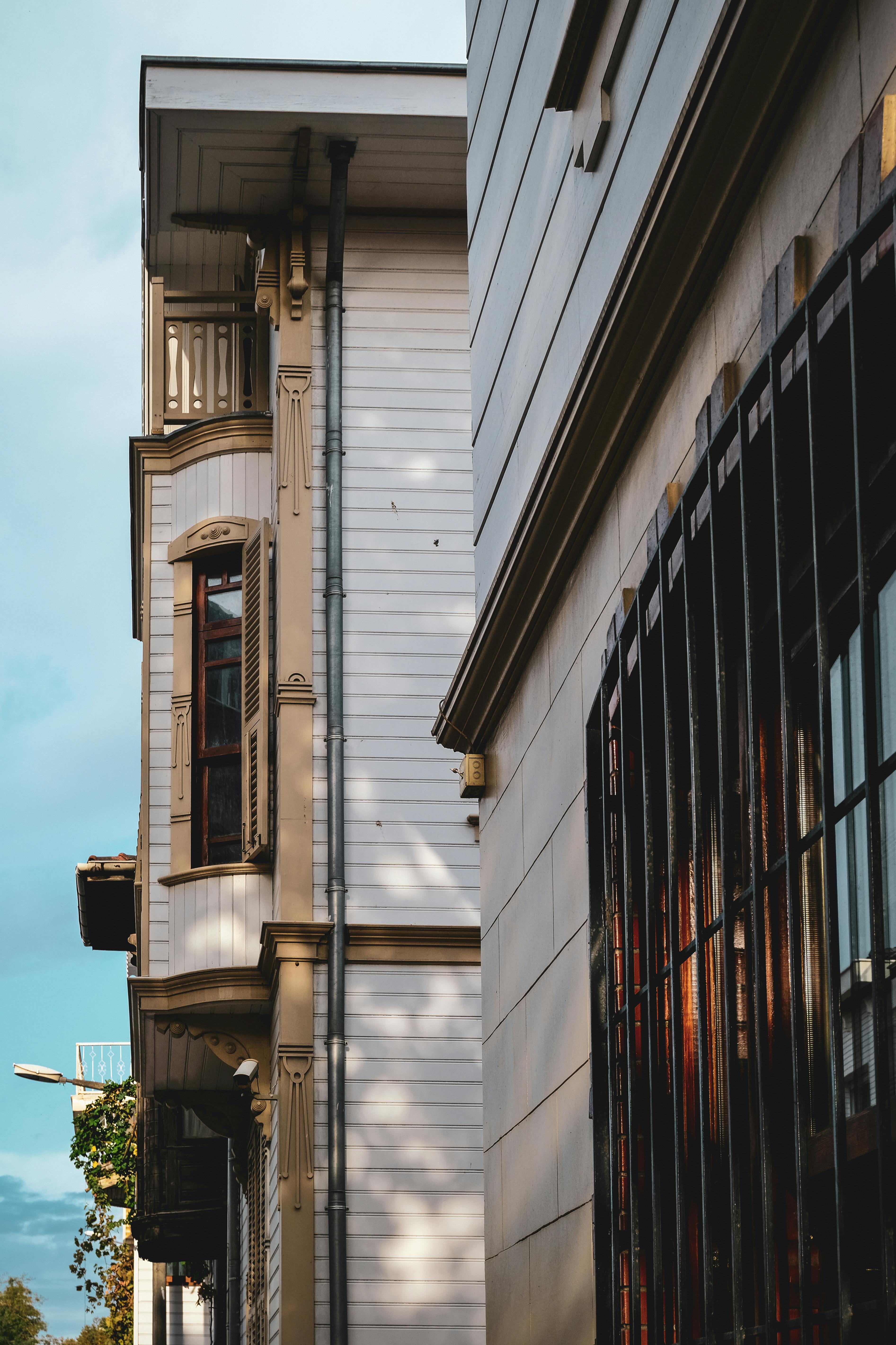 Tim Hortons Coffee Shop Exterior – Iconic Canadian Brand · Free Stock Photo