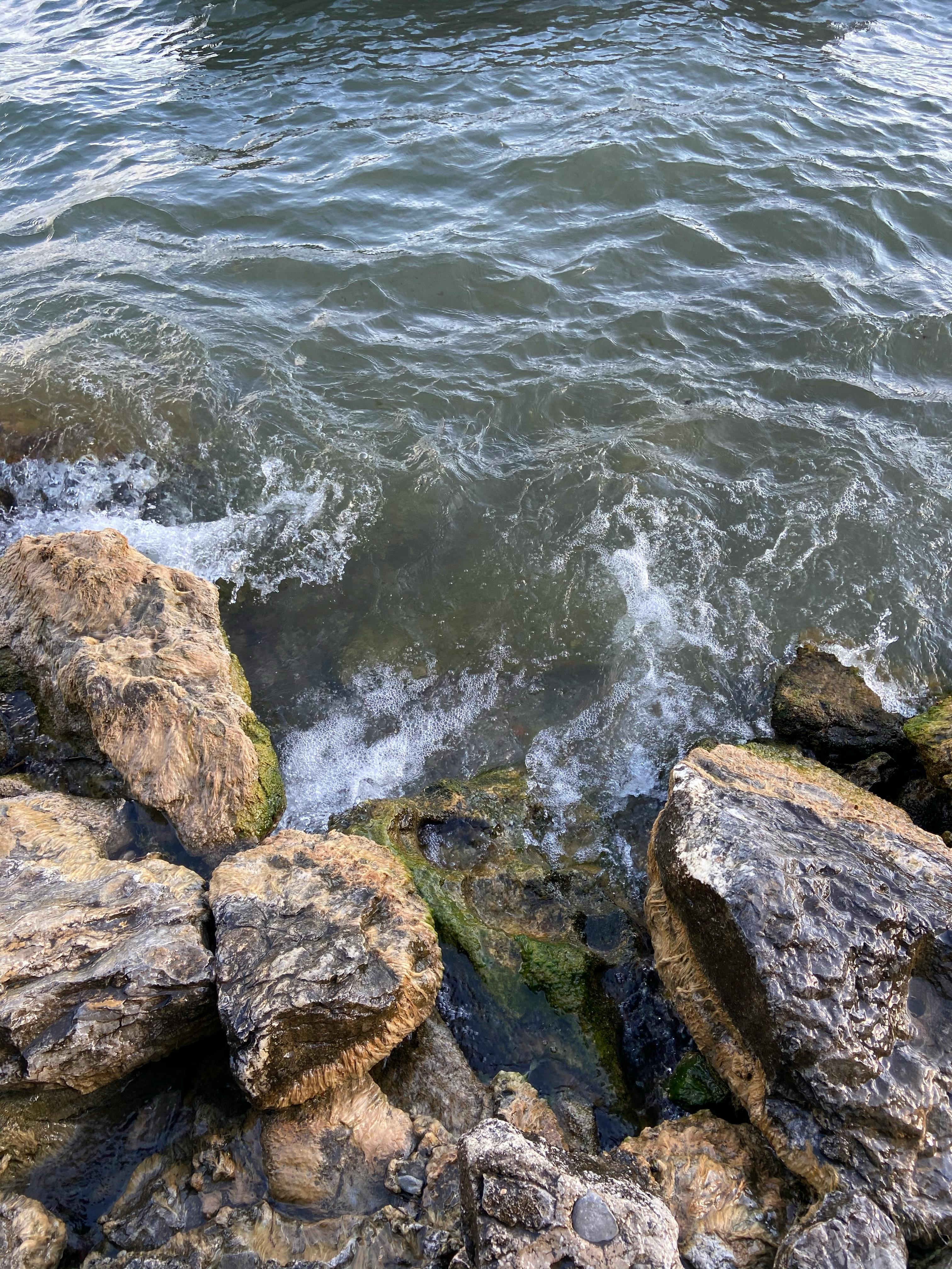 Water Breaking on Rocks · Free Stock Photo