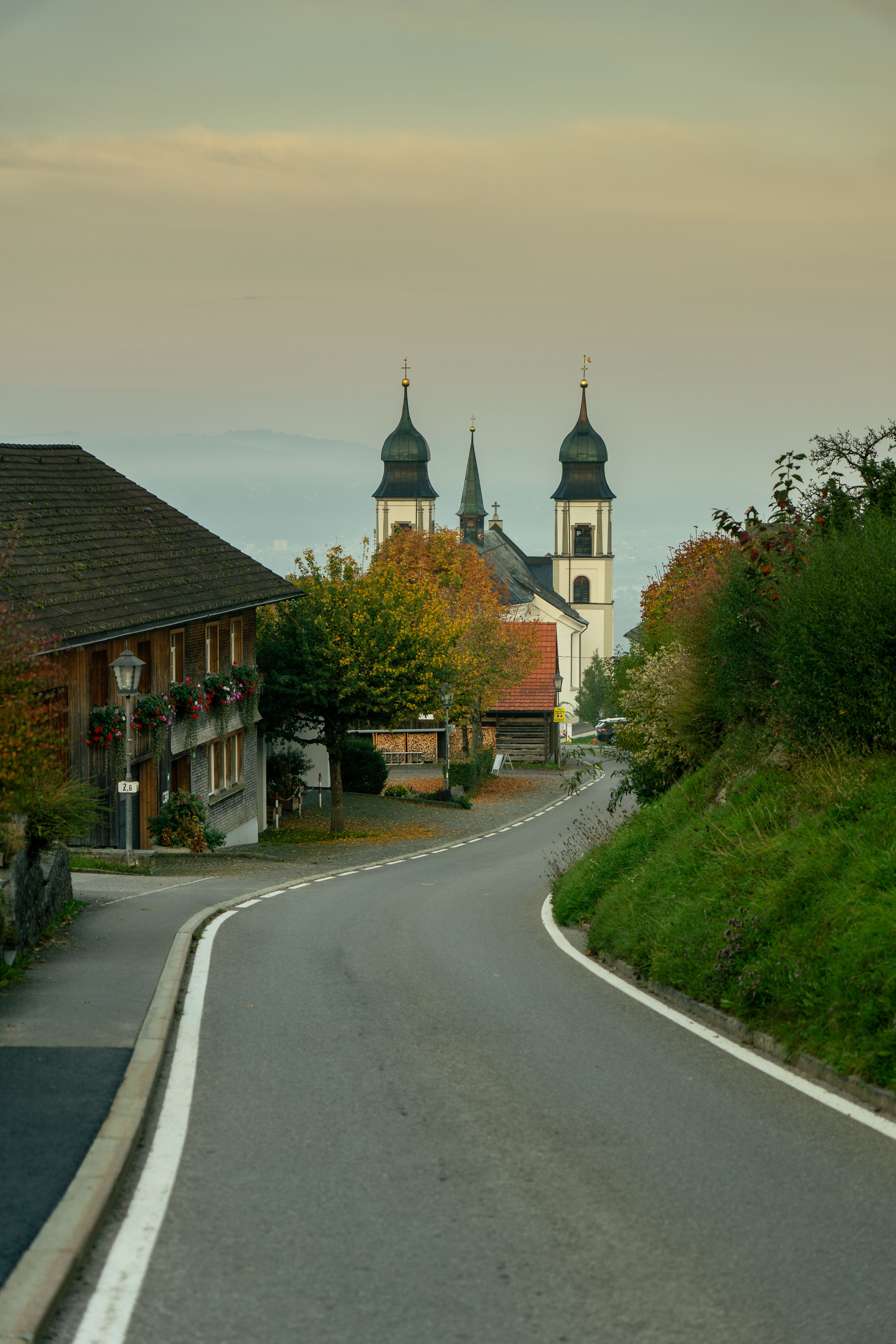 Road through Town · Free Stock Photo