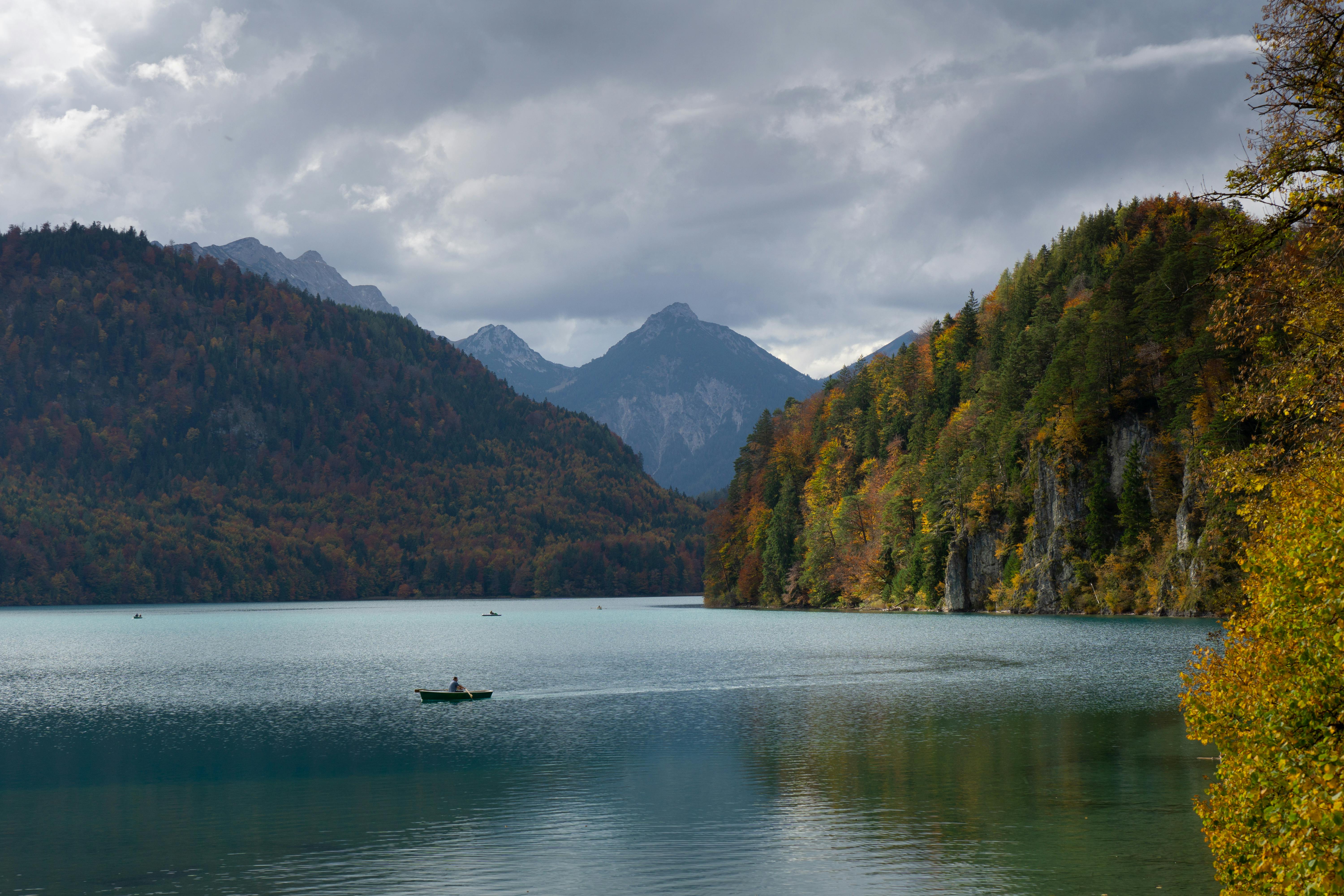 River in Between Mountains · Free Stock Photo
