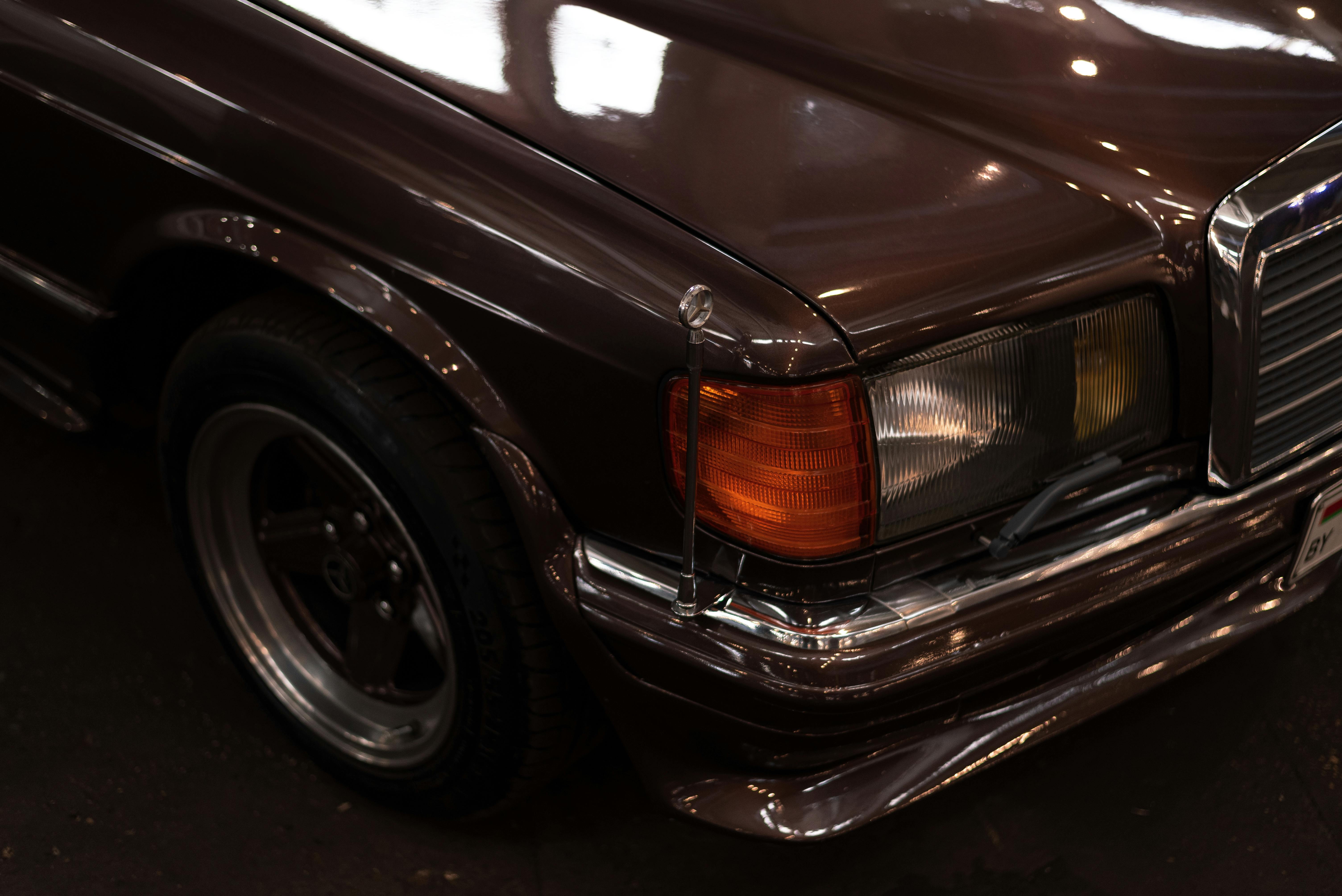 White Mercedes Benz Cars · Free Stock Photo