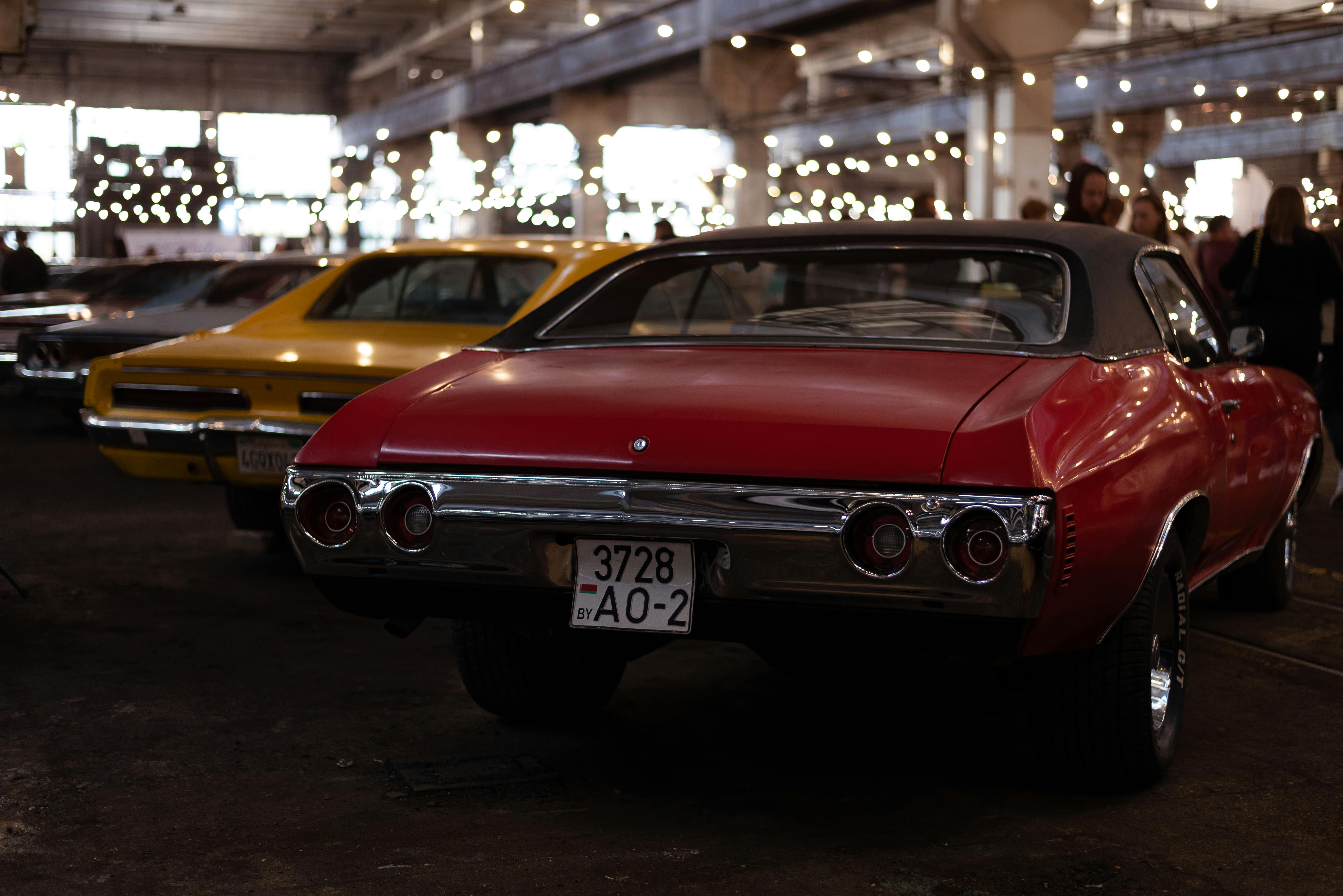 Exhibition of Classic Cars · Free Stock Photo