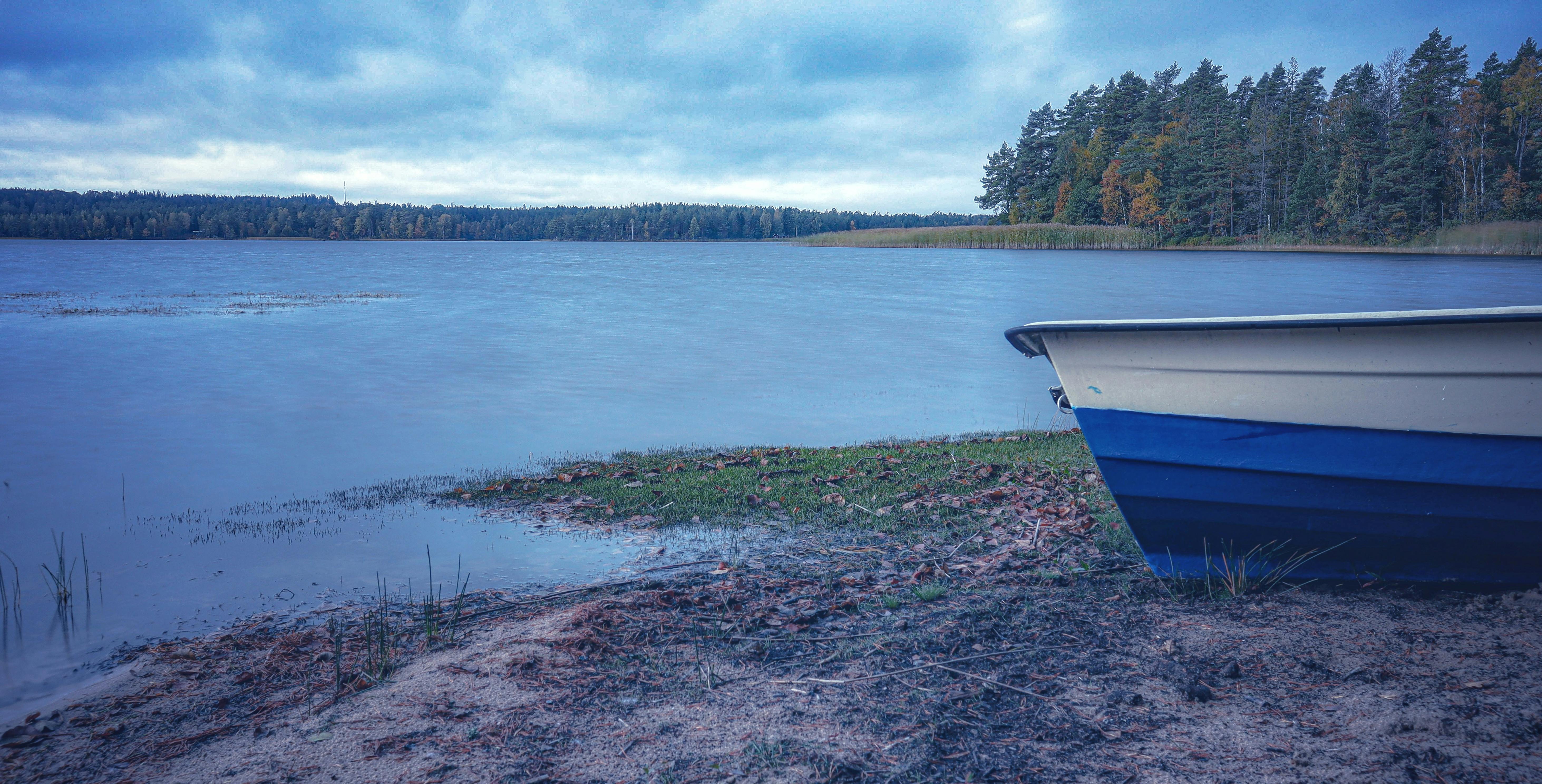 Boat on Shore · Free Stock Photo