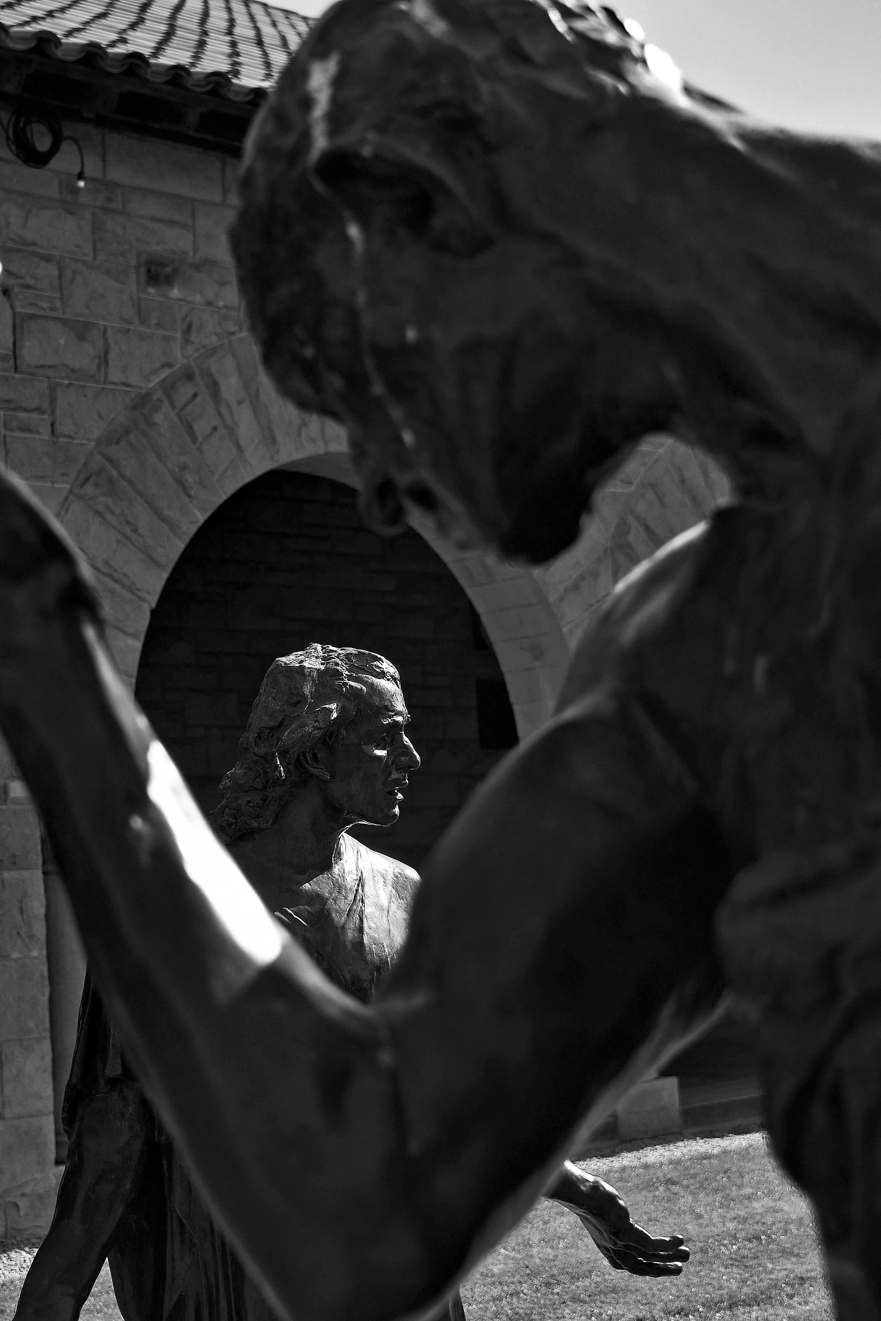 Grayscale Photography of an Old Statue · Free Stock Photo