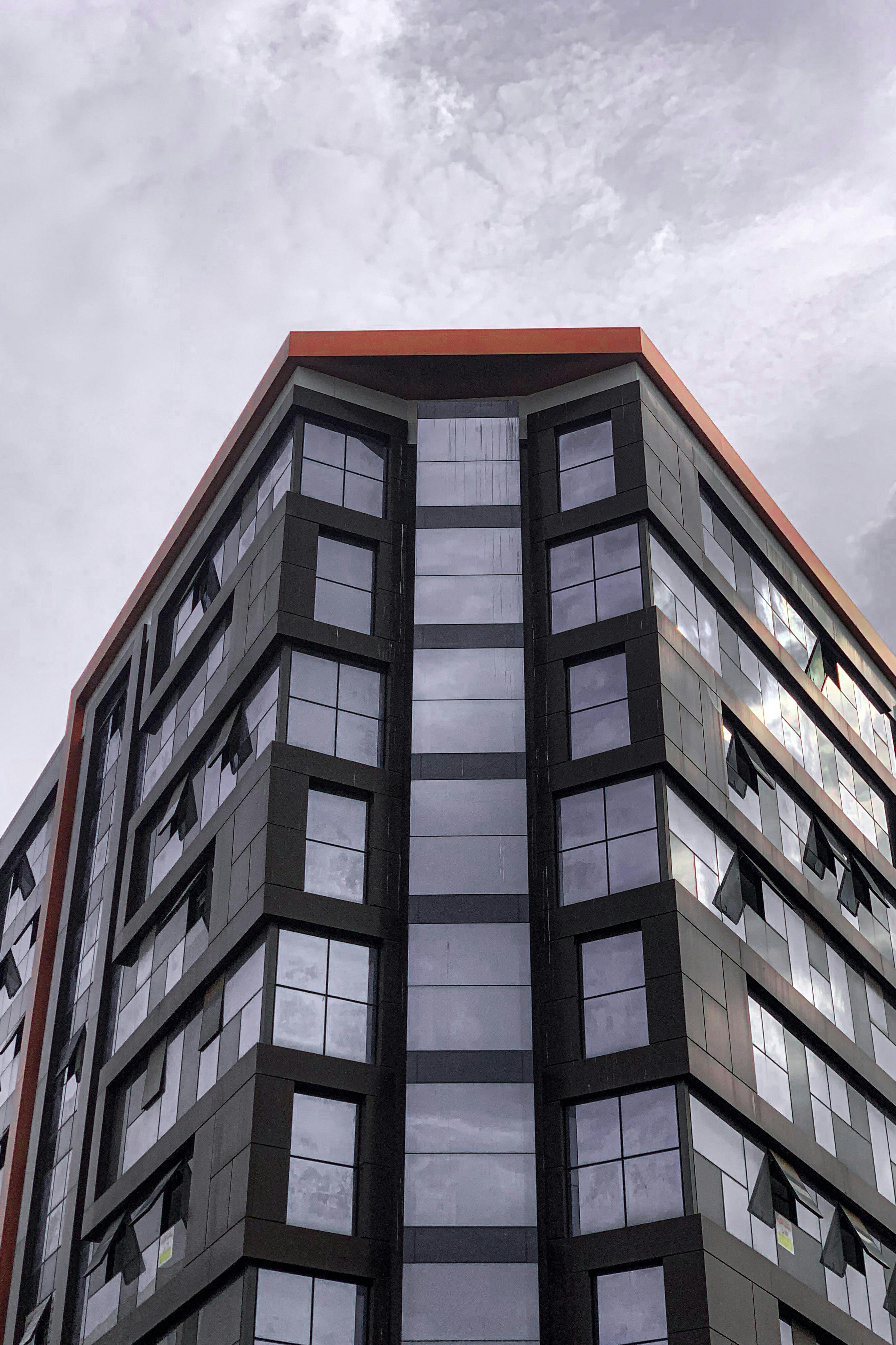 Blue and Gray Building · Free Stock Photo