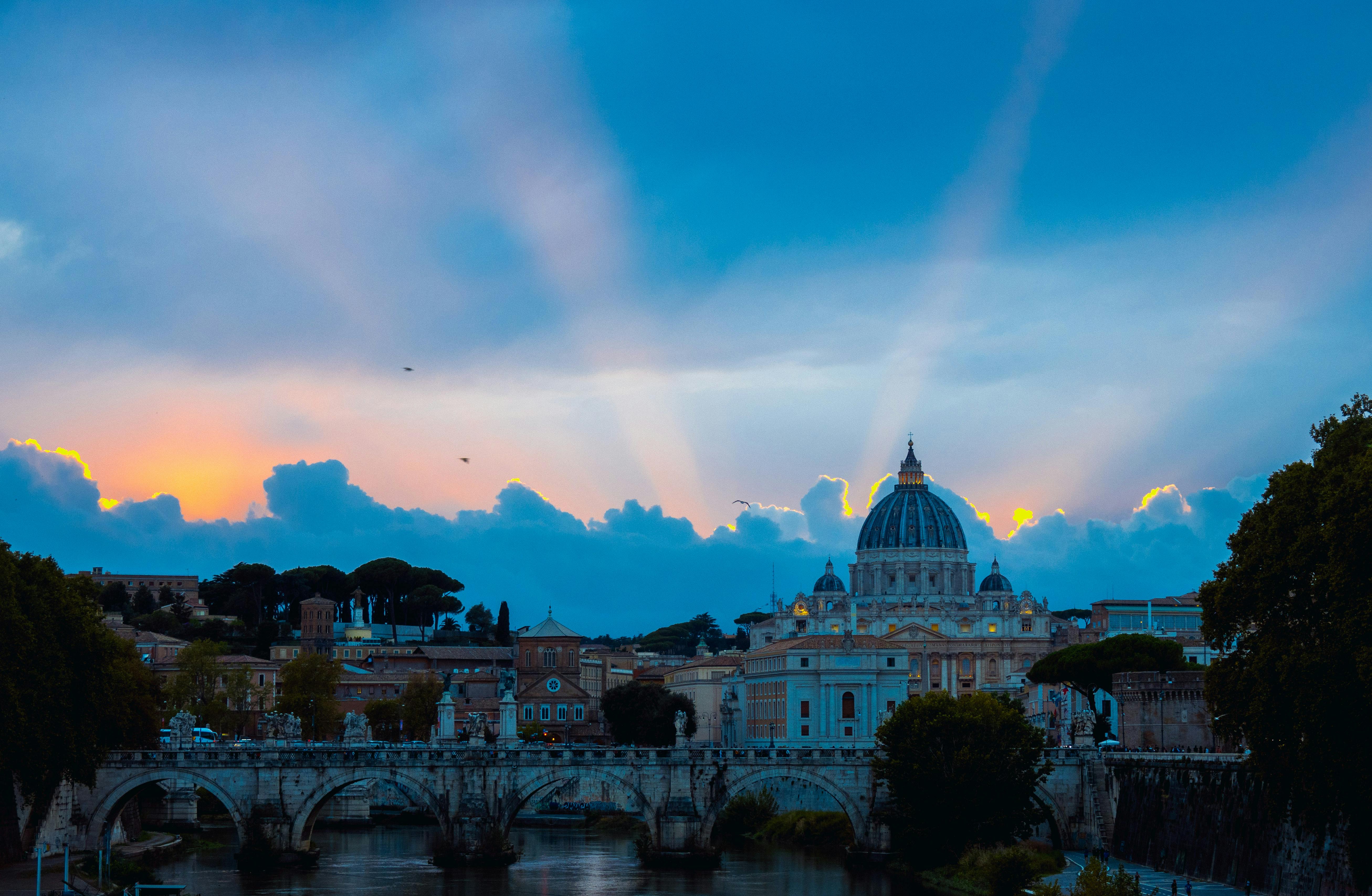 St Peter's Basilica in Vatican with Sunset Clouds · Free Stock Photo