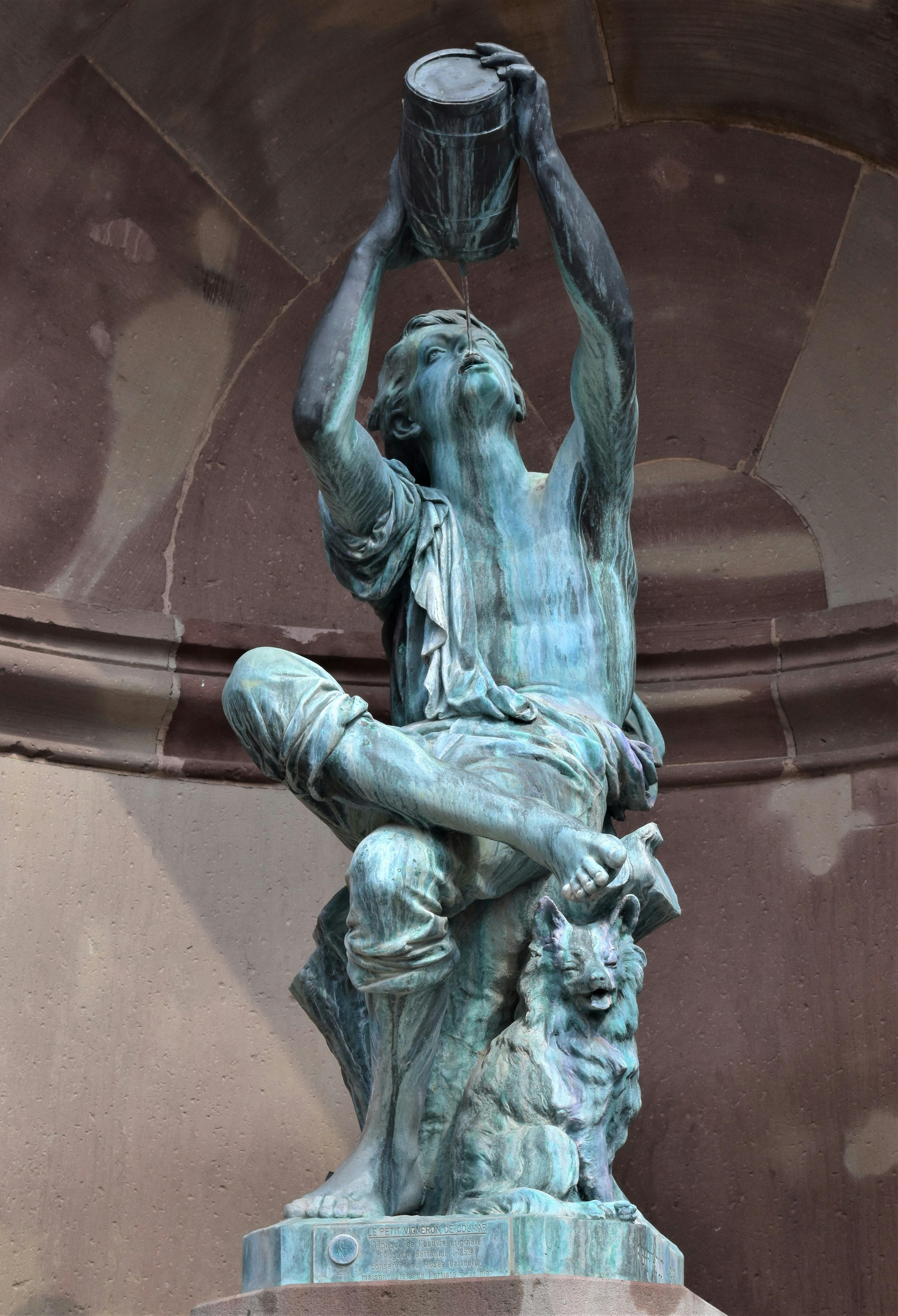 hero monument in the middle of the dam · Free Stock Photo