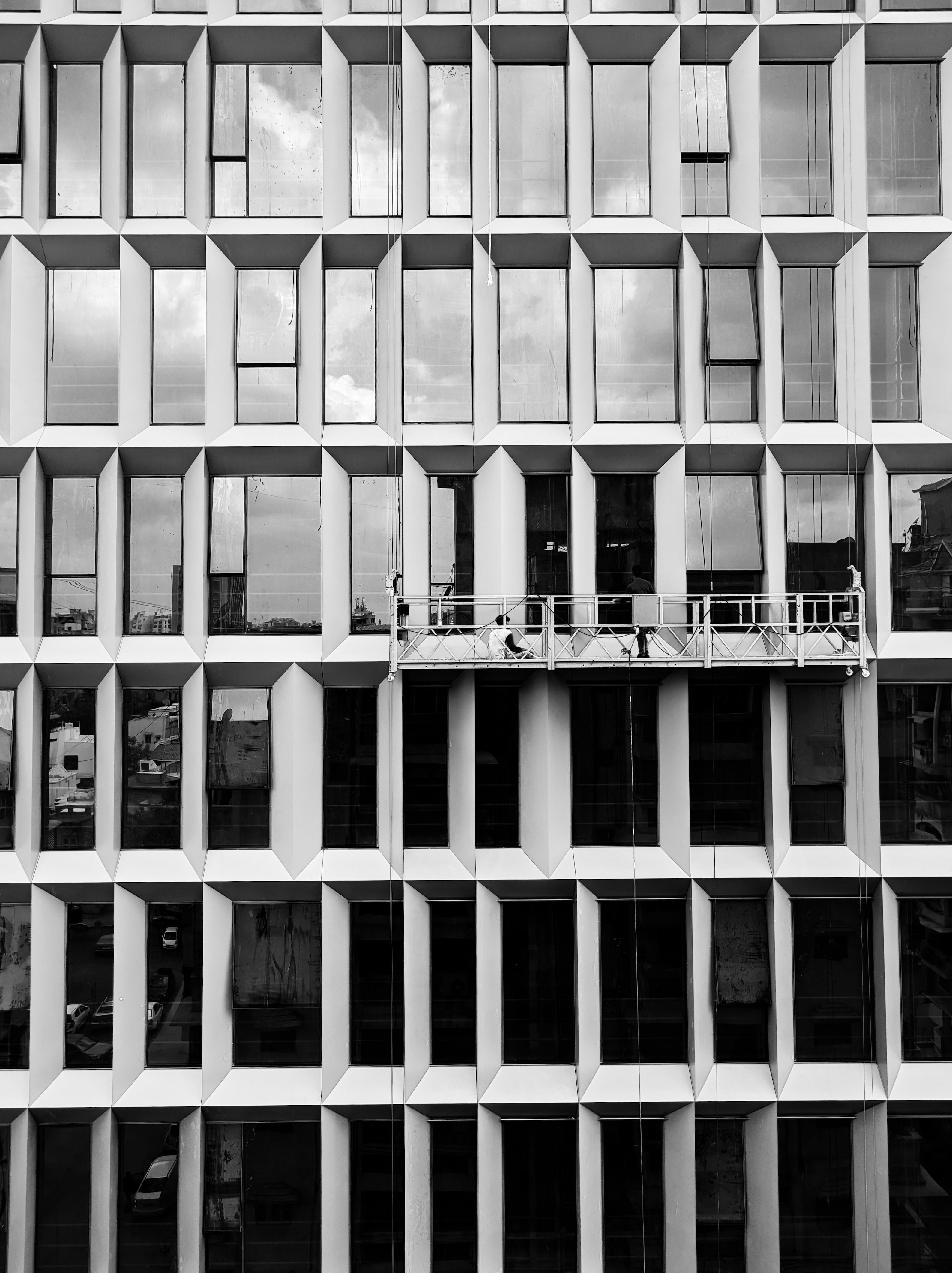 White and Black Alpine Hose Building · Free Stock Photo