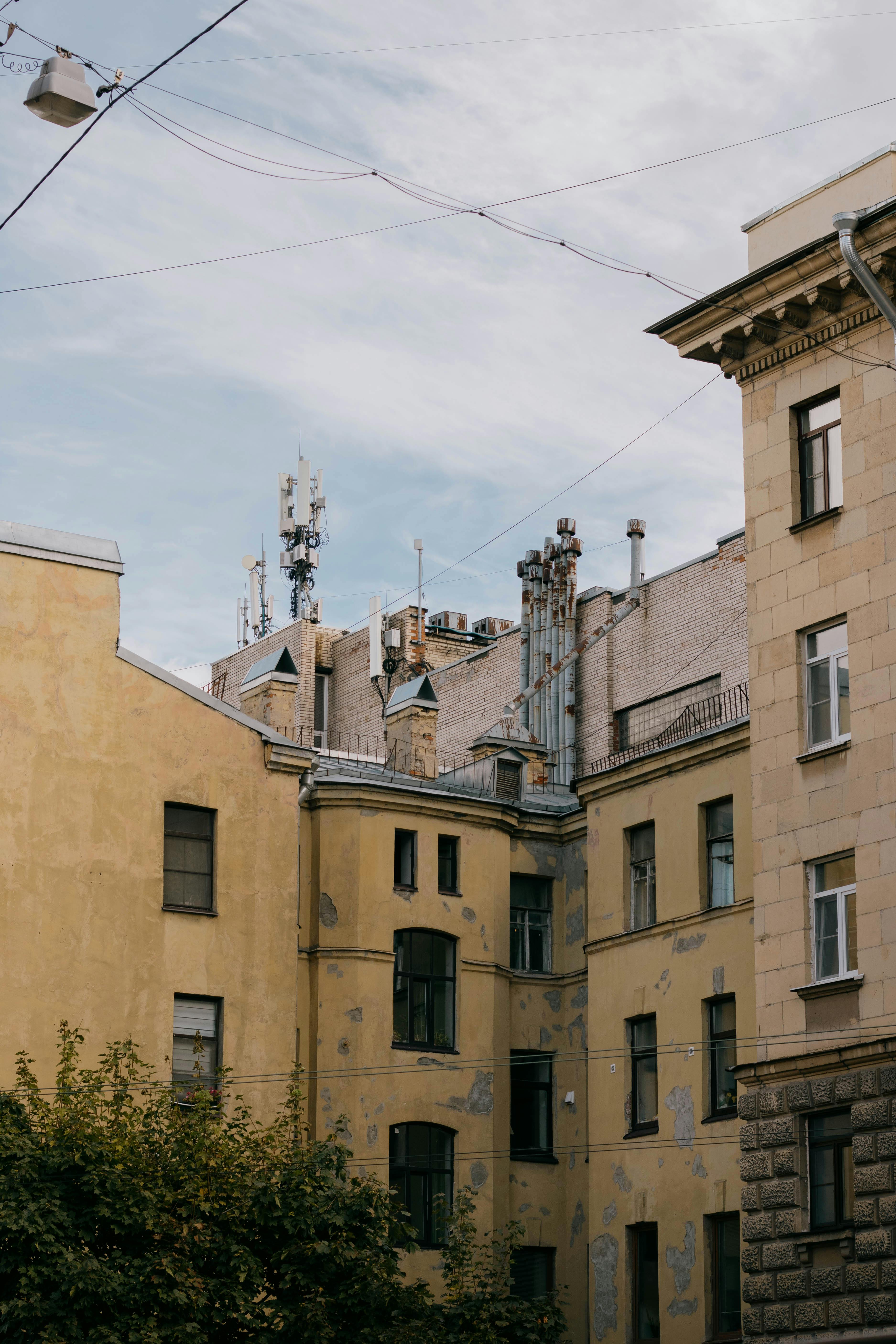 Old Fashioned Building with Rooftop and Windows · Free Stock Photo