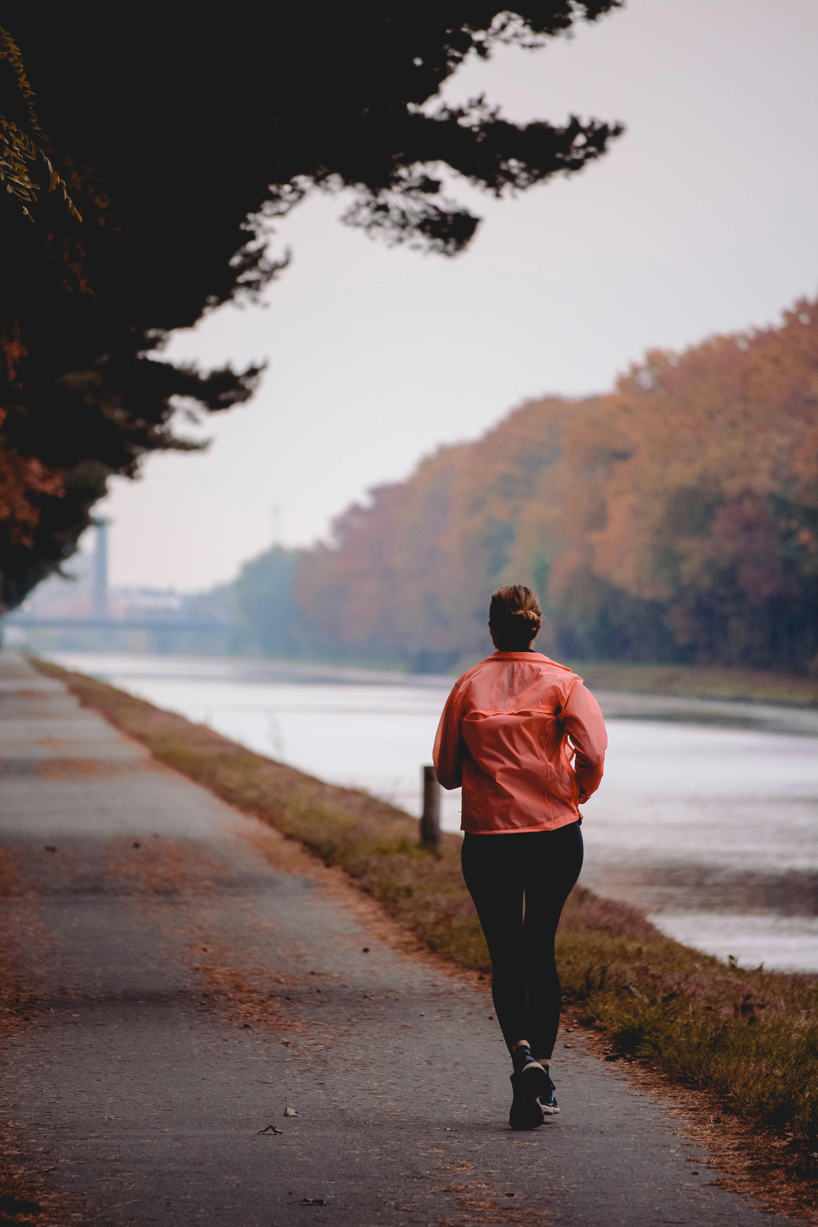 Foto de stock gratuita sobre chaqueta roja, correr, corriendo, de ...