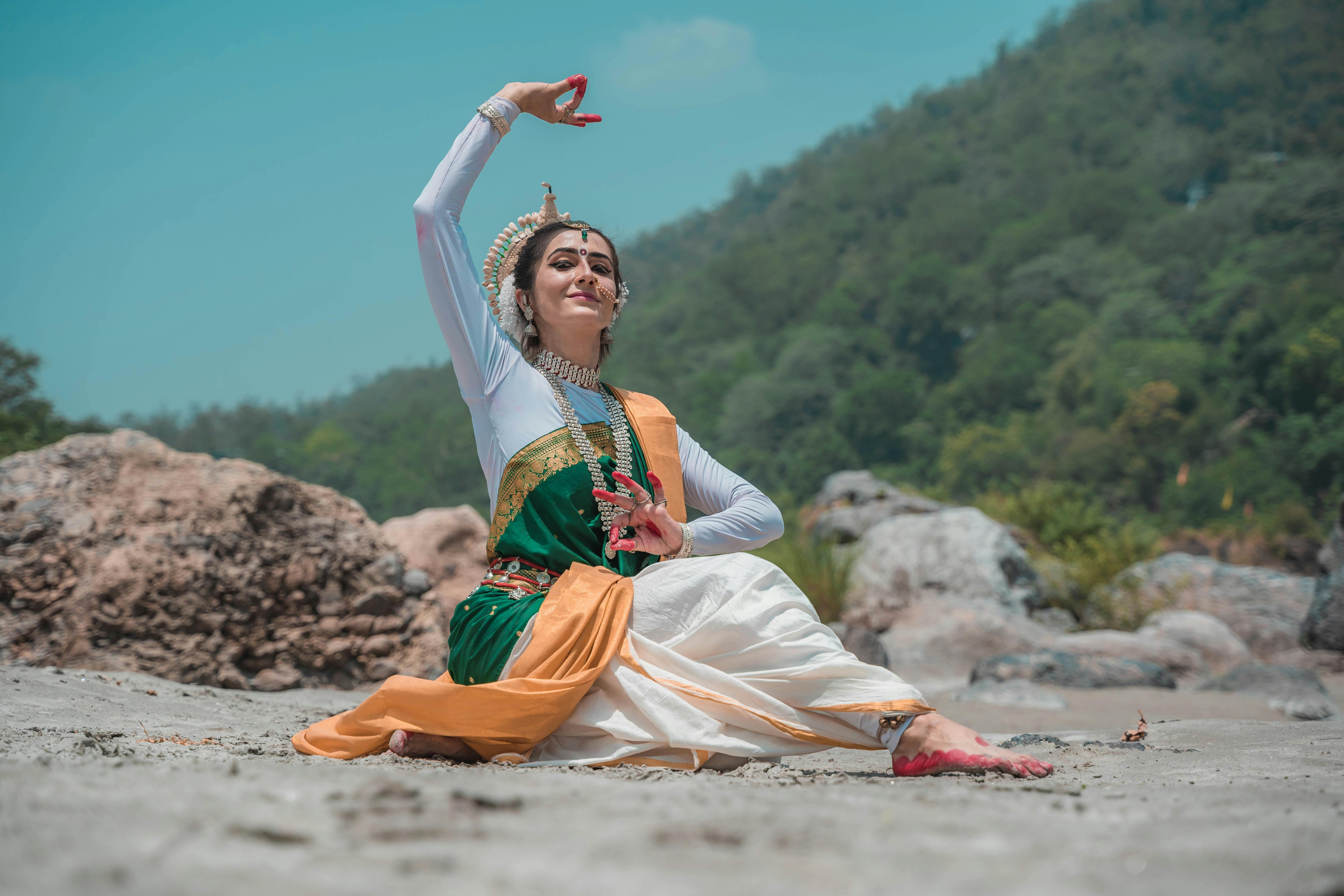 Woman Doing Traditional Dance Photos, Download The BEST Free Woman ...