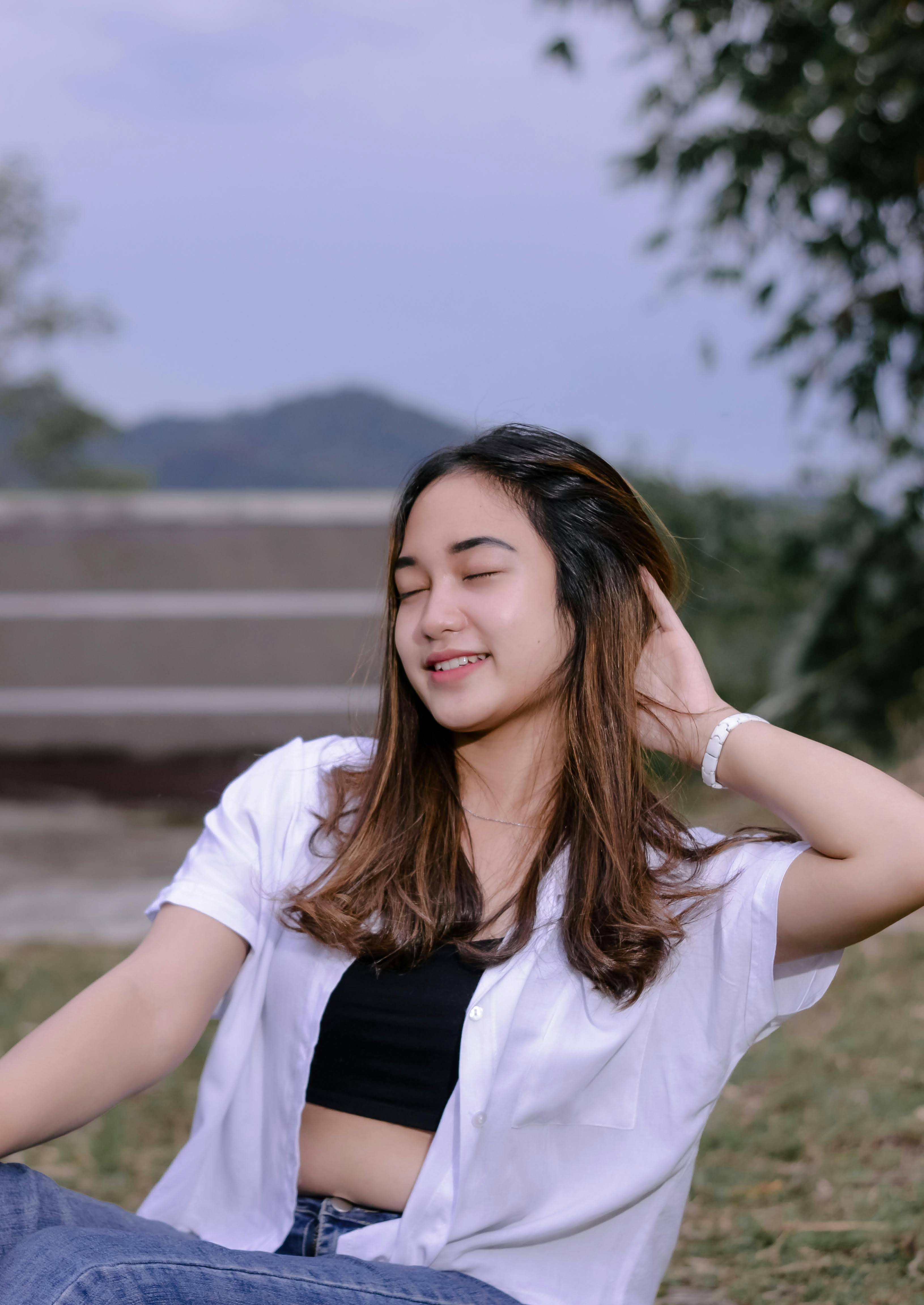Teenage Girl in Jeans and Crop Top · Free Stock Photo