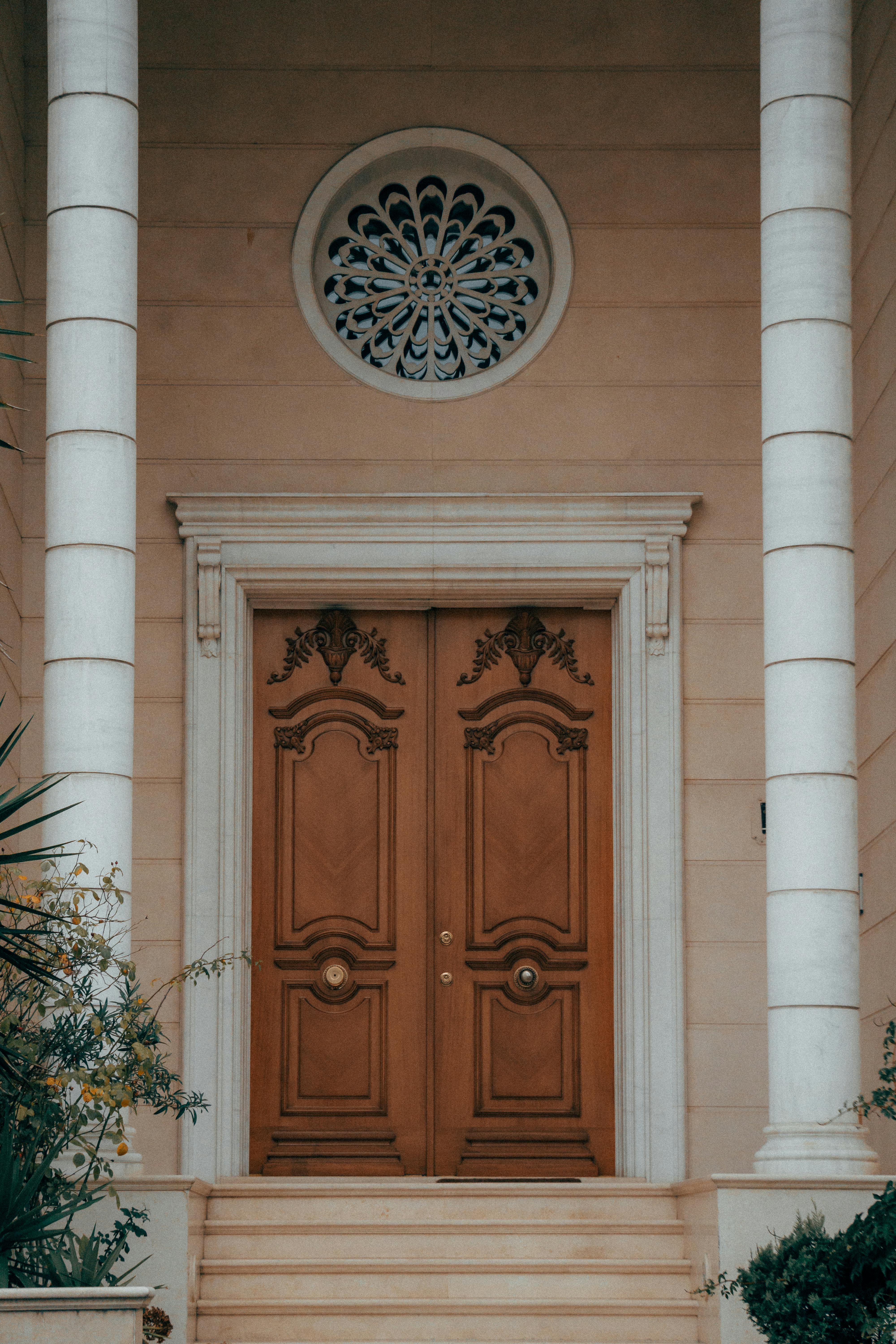 Entrance to a Palace · Free Stock Photo