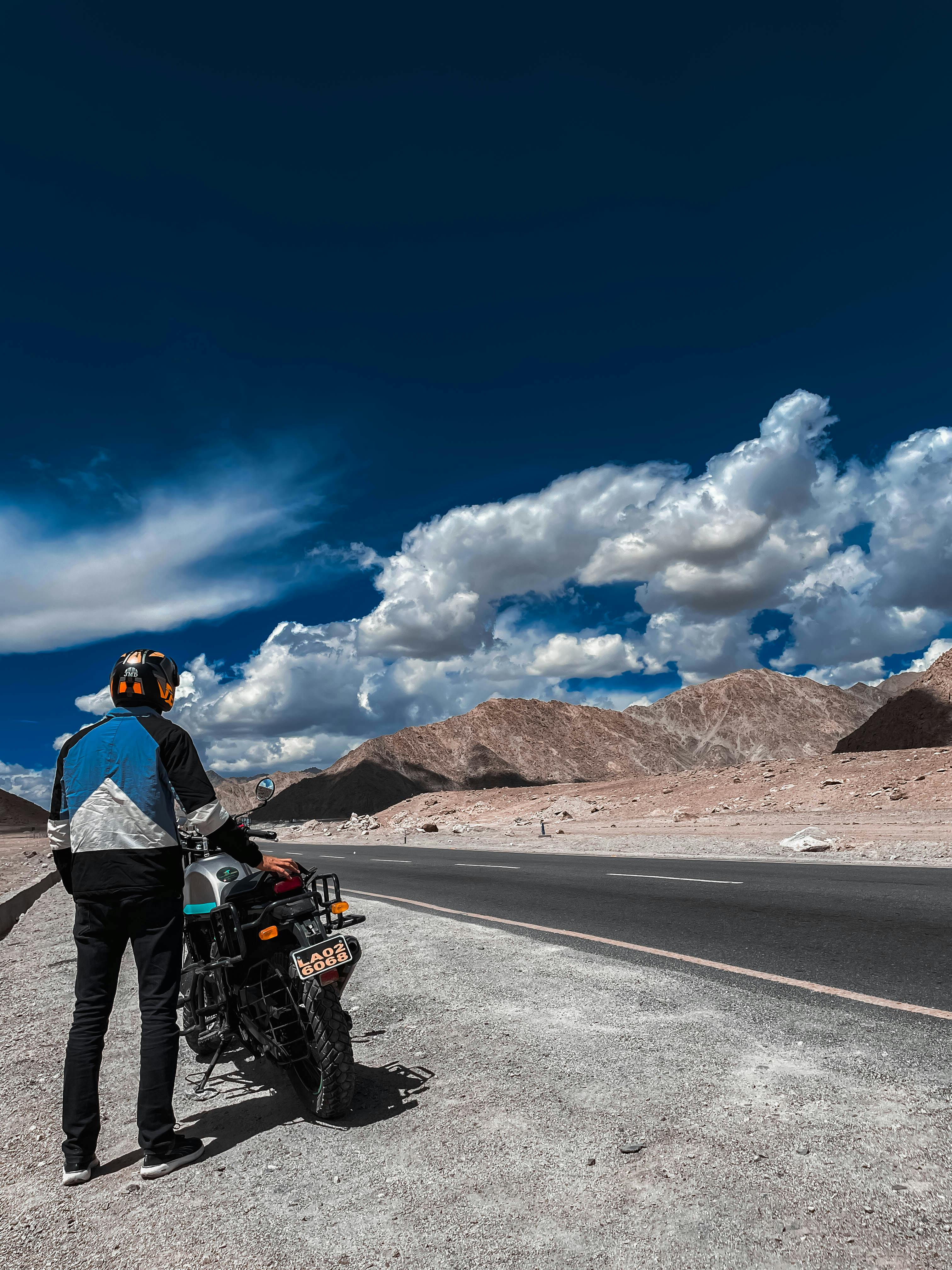 Karamvir Jakhar - 사진