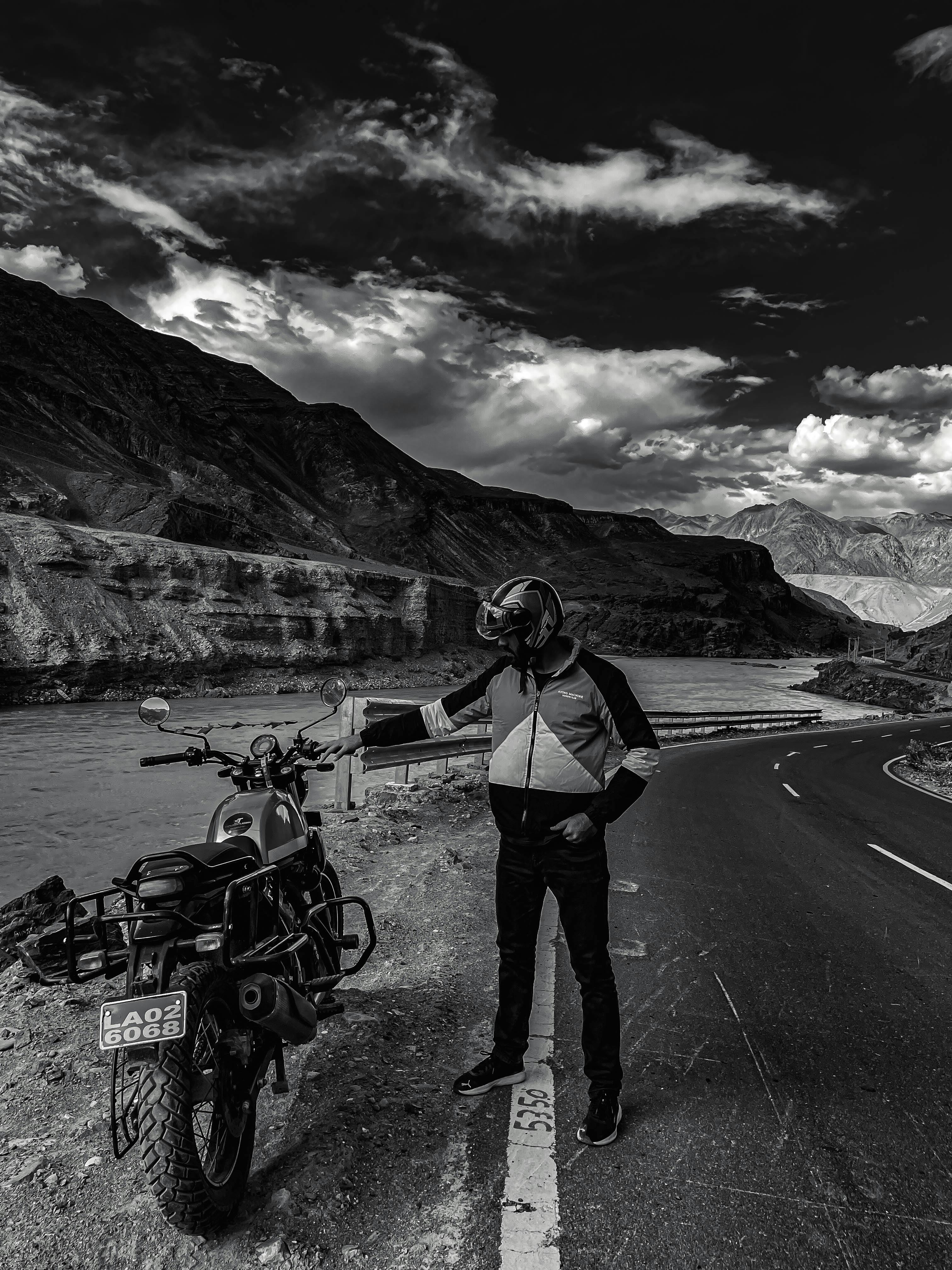 Karamvir Jakhar - 사진